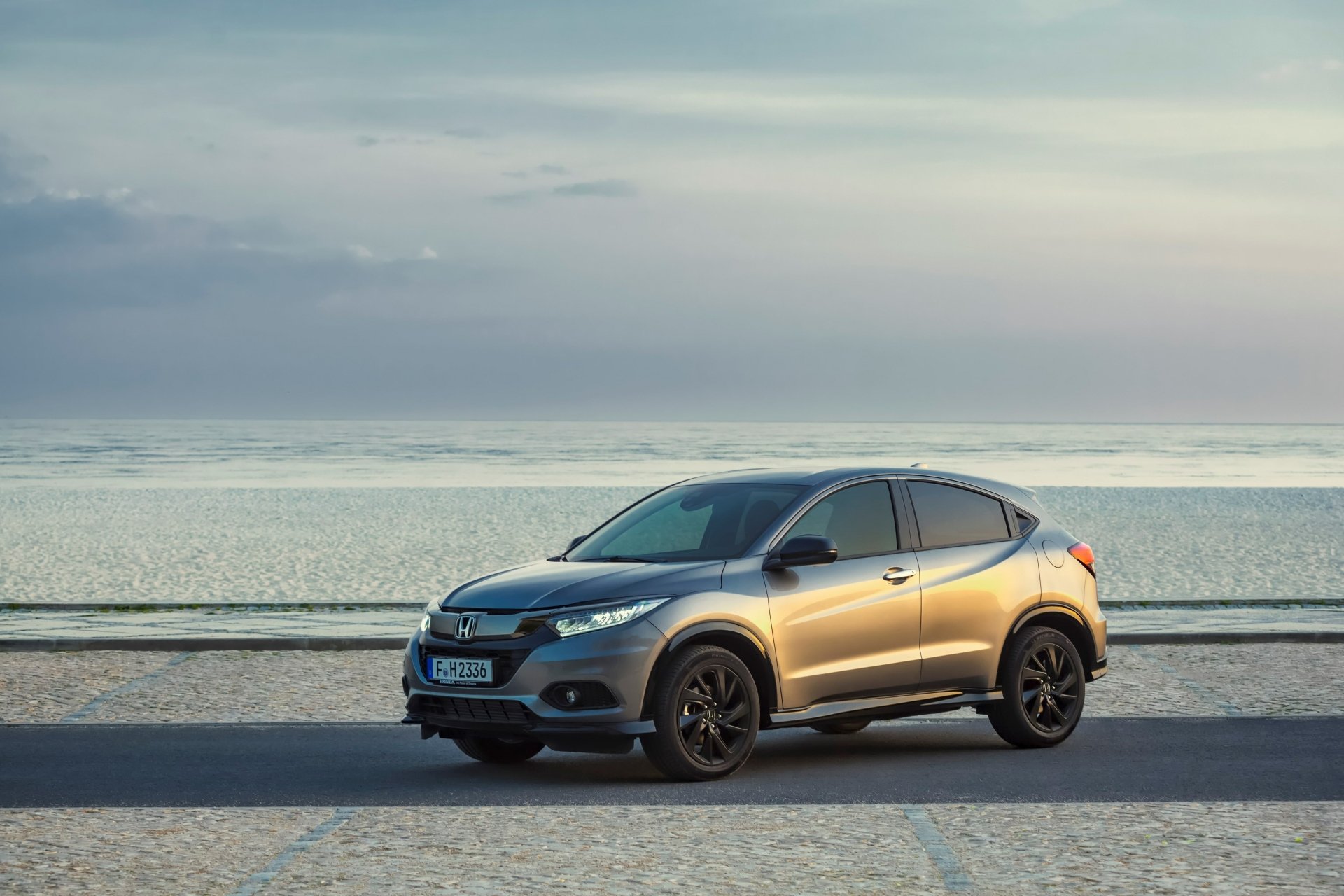 Download Silver Car SUV Car Honda Vehicle Honda HR-V 4k Ultra HD ...