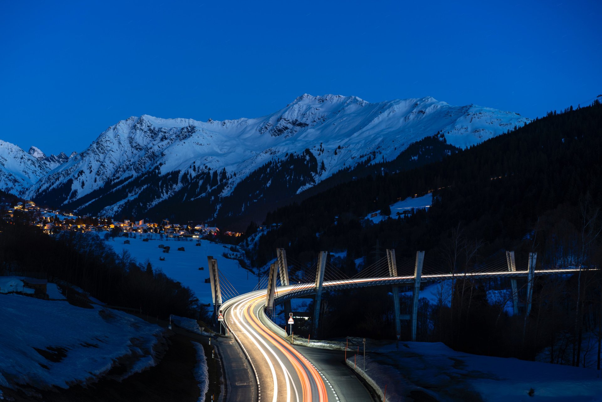 Winter Night Bridge: 4K Ultra HD Time-Lapse Light Trail Panorama