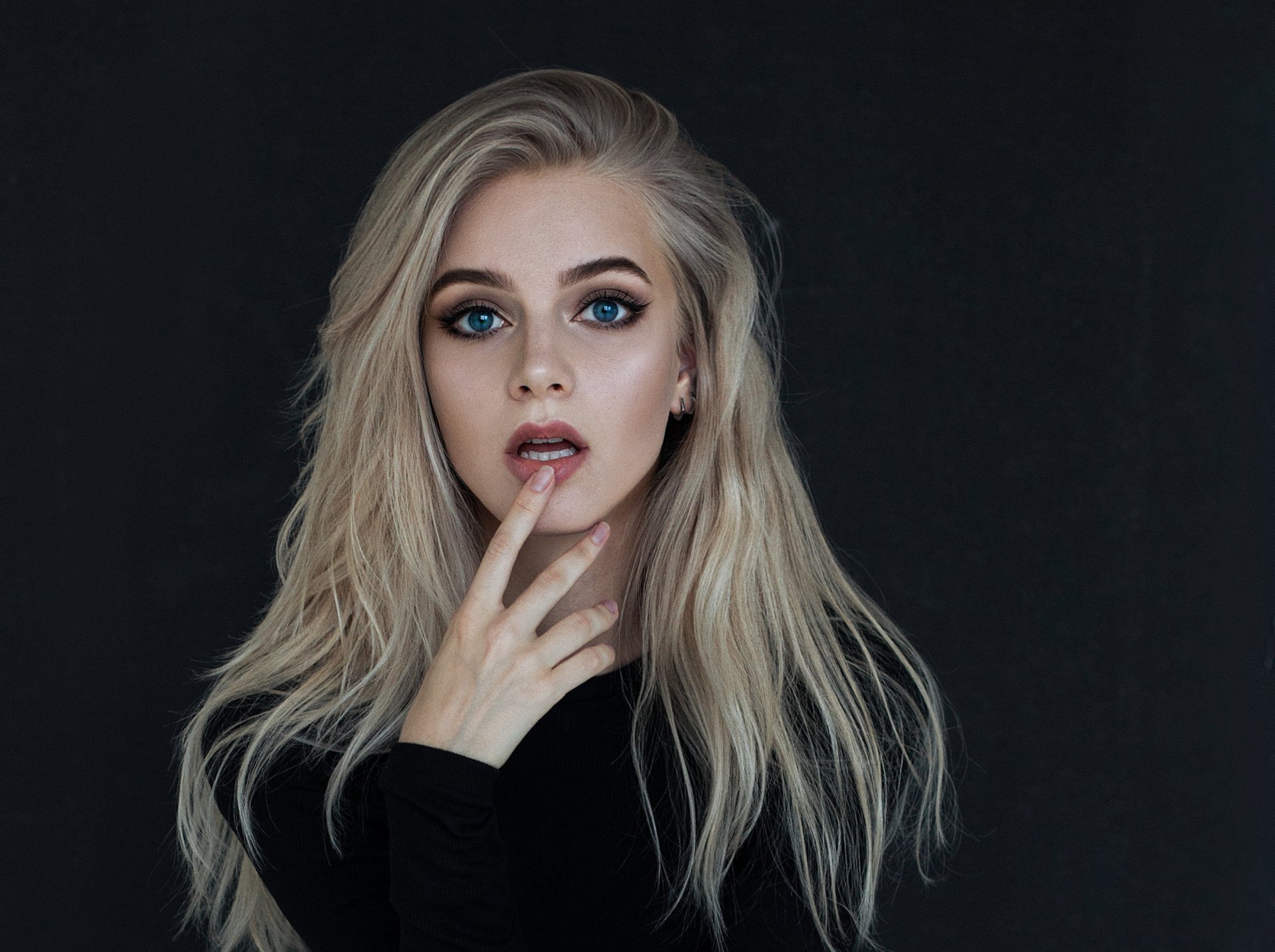 Download Long Hair Blue Eyes Blonde Woman Model Hd Wallpaper By Tim Rise