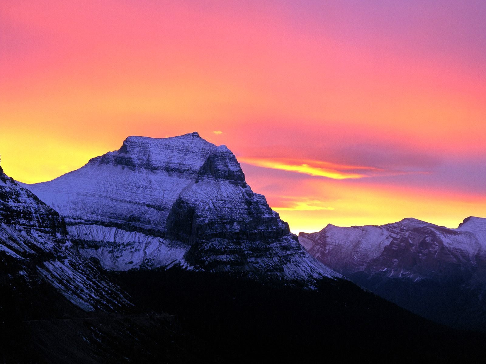 Majestic Mountain Glow: HD Nature Wallpaper at Dawn