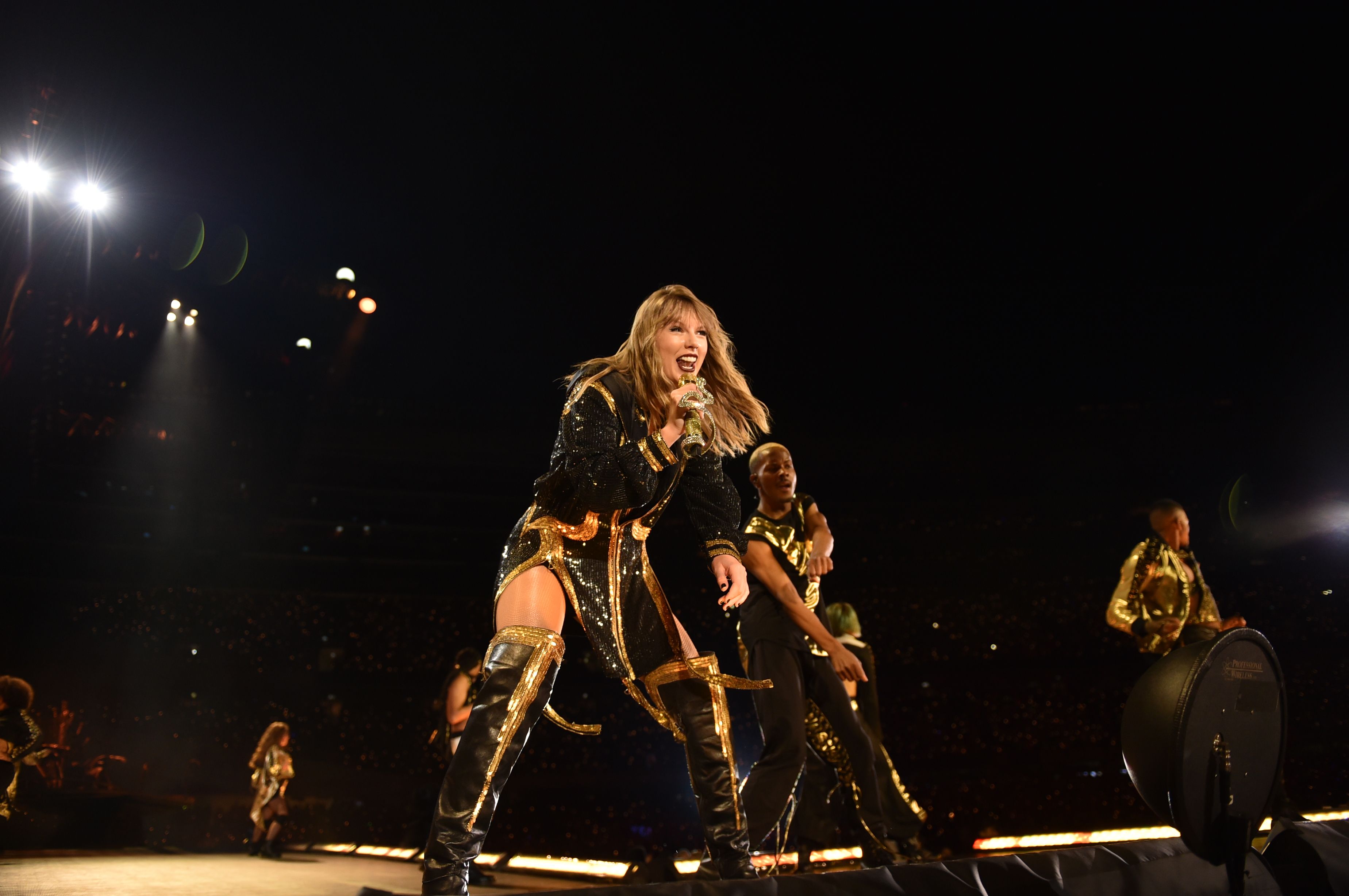 Taylor Swift Live: Stunning HD Music Performance Wallpaper