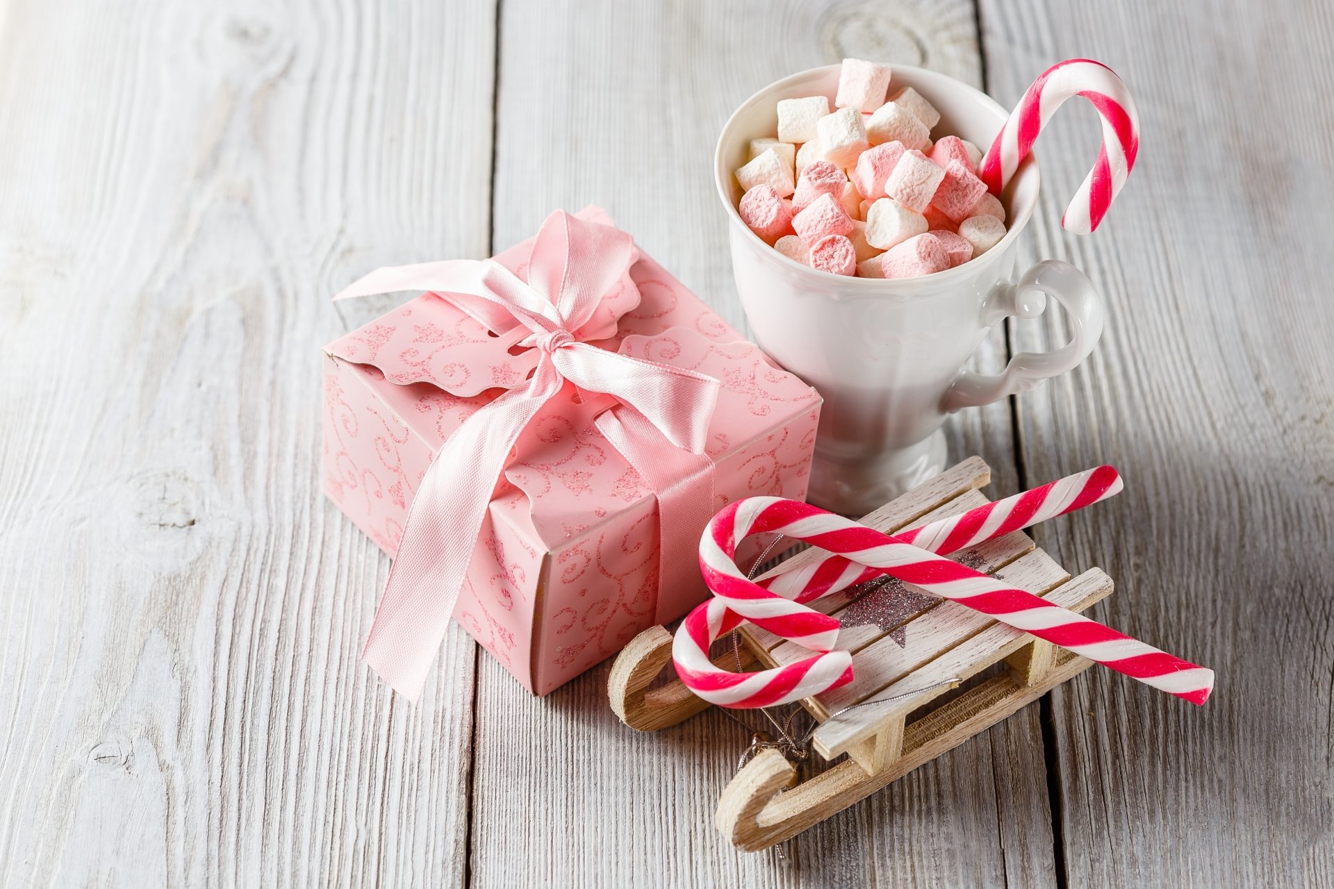 5K Ultra HD Christmas: Candy Cane, Marshmallows & Gift Wallpaper ...