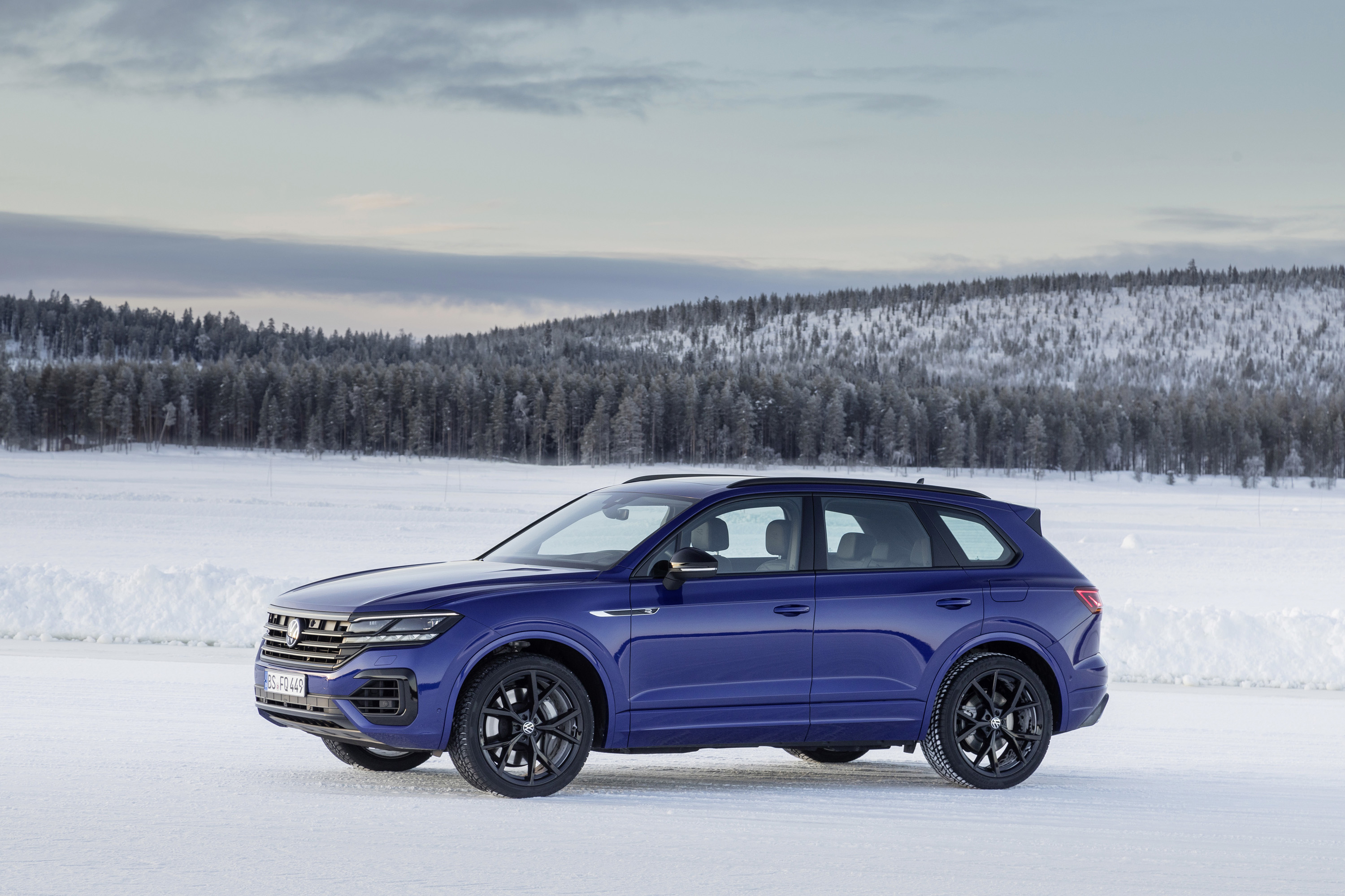 Volkswagen Touareg R-Line HD Wallpaper