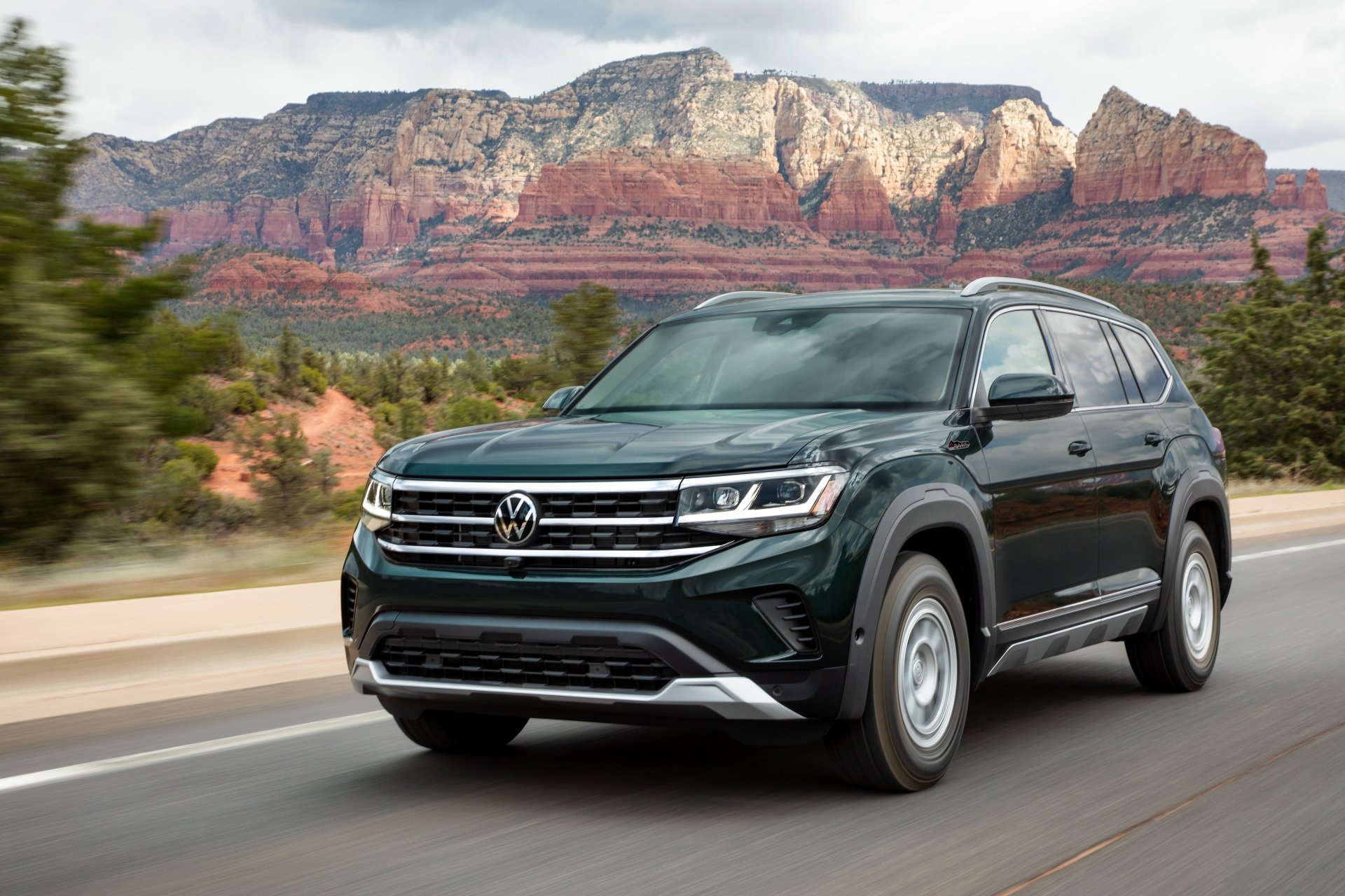 Download Green Car Car SUV Volkswagen Vehicle Volkswagen Atlas 4k Ultra ...