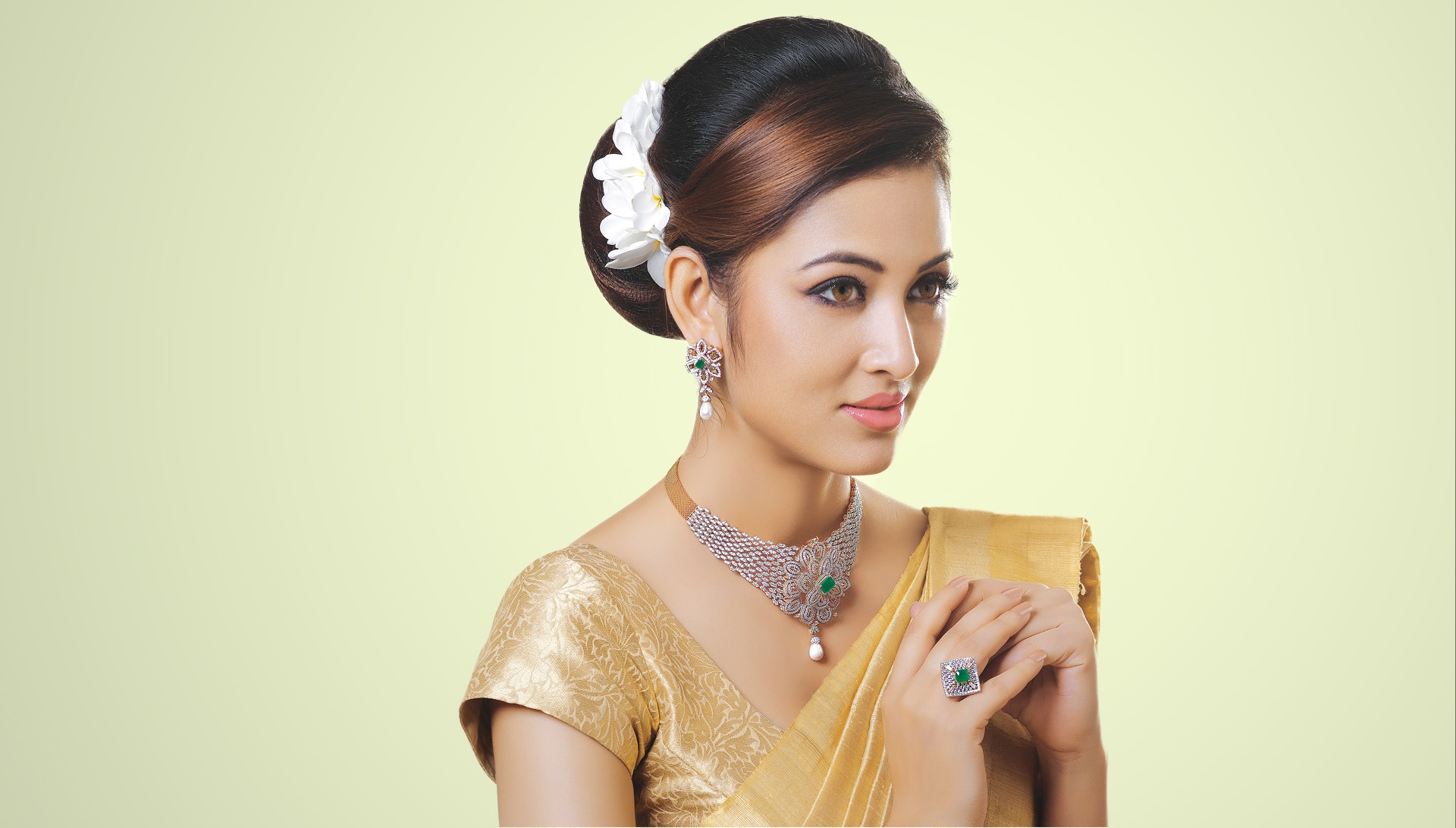 Download Brunette Necklace Brown Eyes Indian Woman Model HD Wallpaper