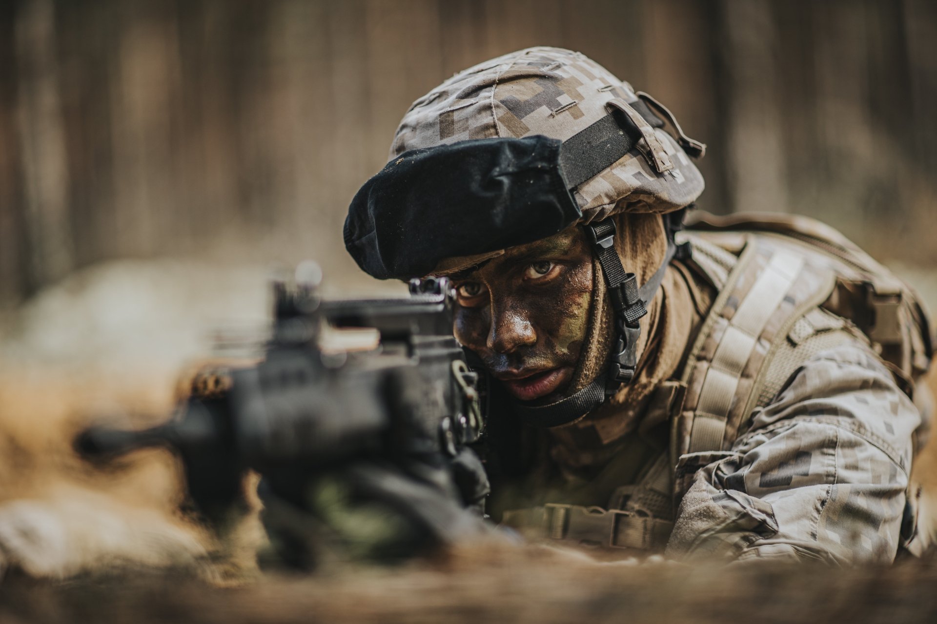 Elite Soldier in Action – 4K Ultra HD Military Weapon Wallpaper ...