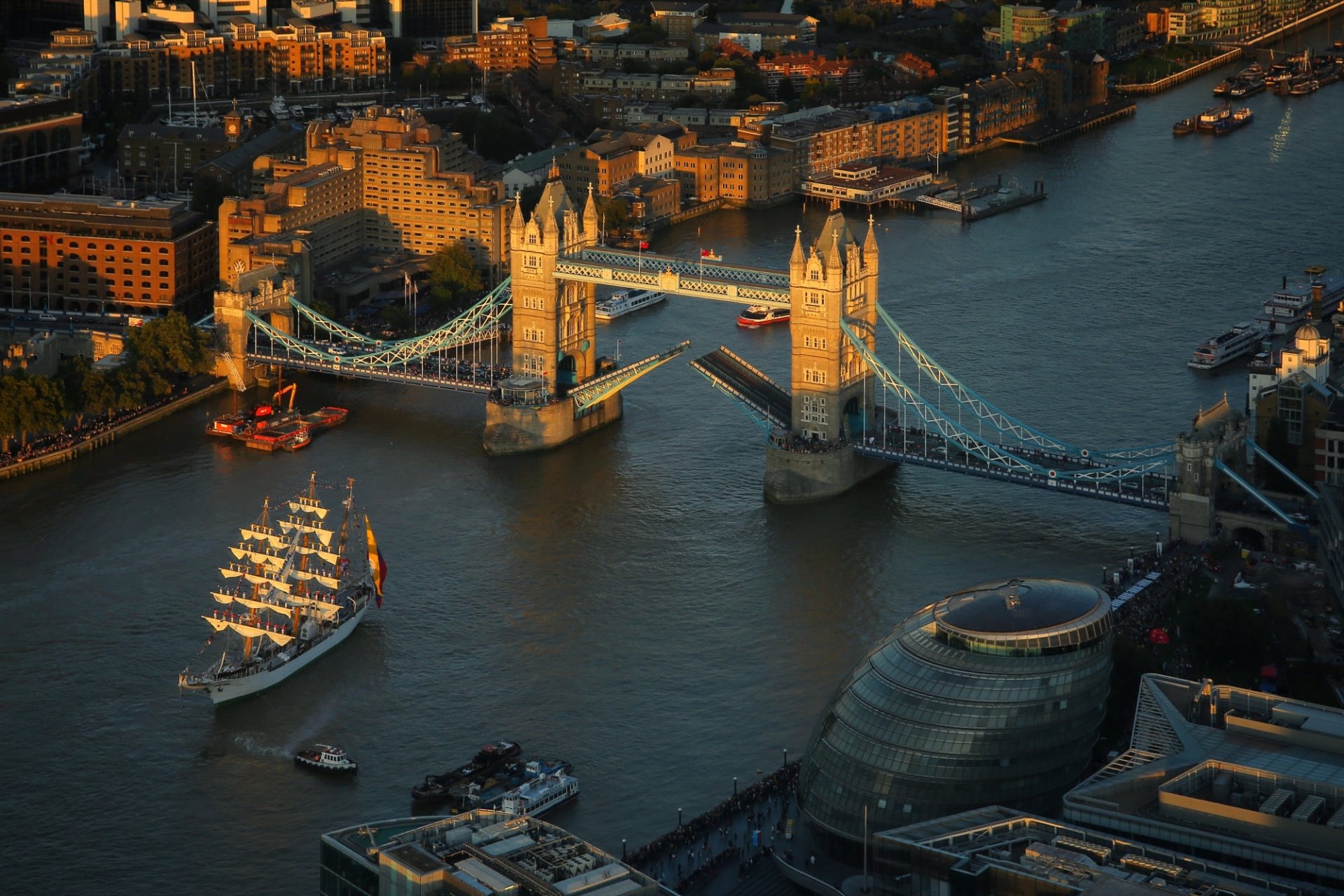 Sunset Over Tower Bridge: Iconic London Thames with Boats and Historic ...