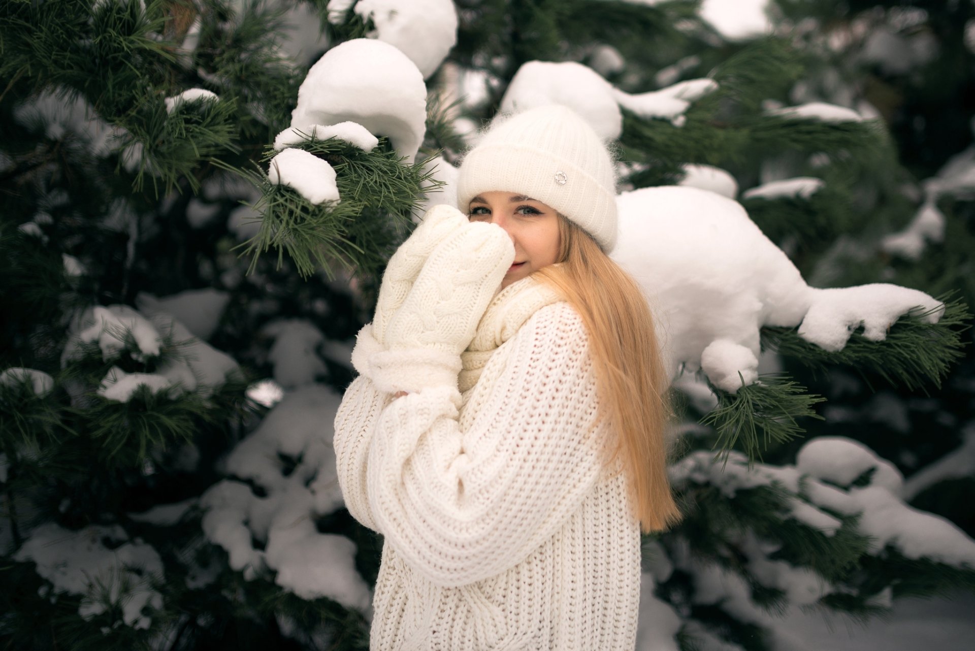 Download Blonde Hat Winter Woman Model HD Wallpaper