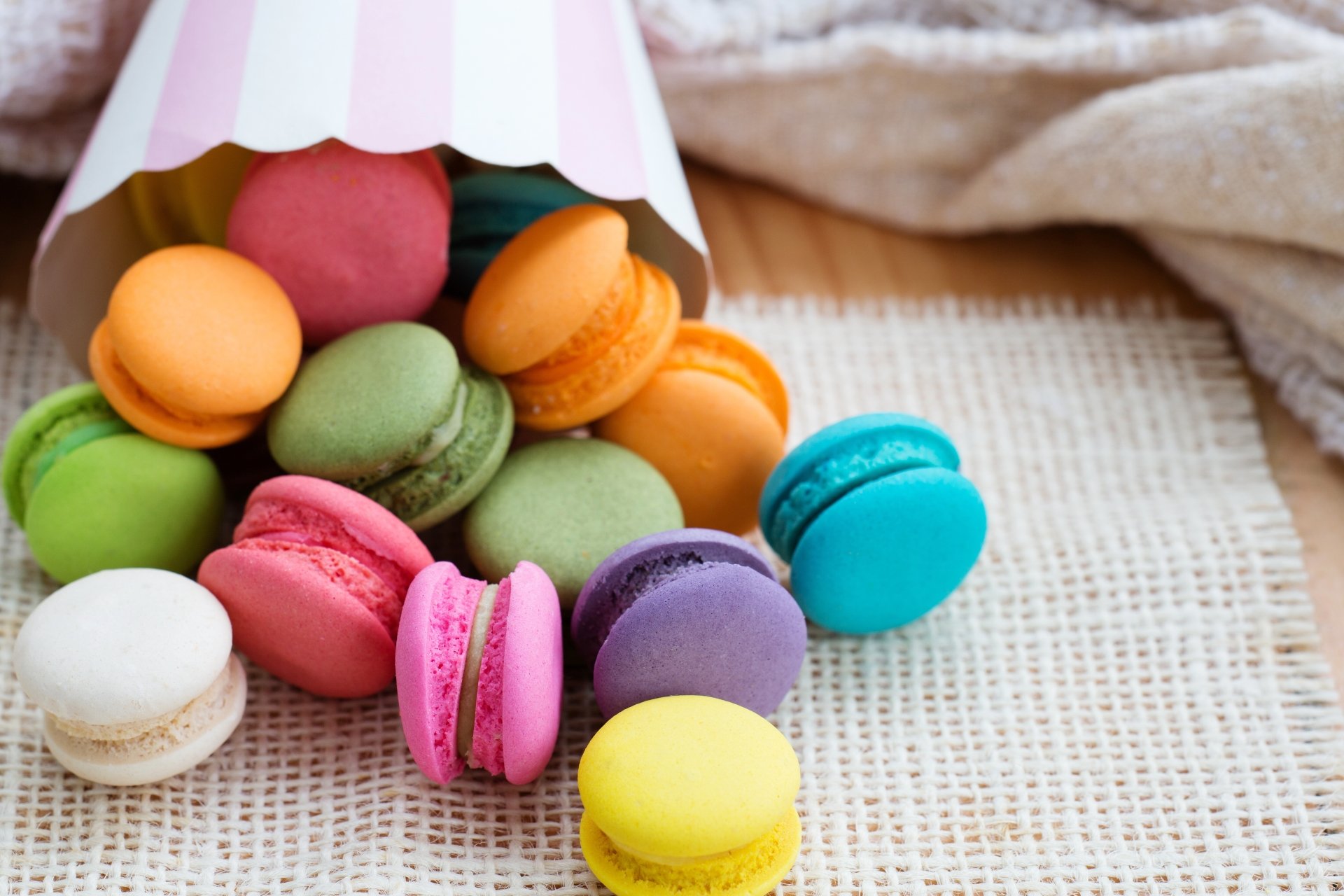 Download Food Macaron 4k Ultra HD Wallpaper by Martin Kühn