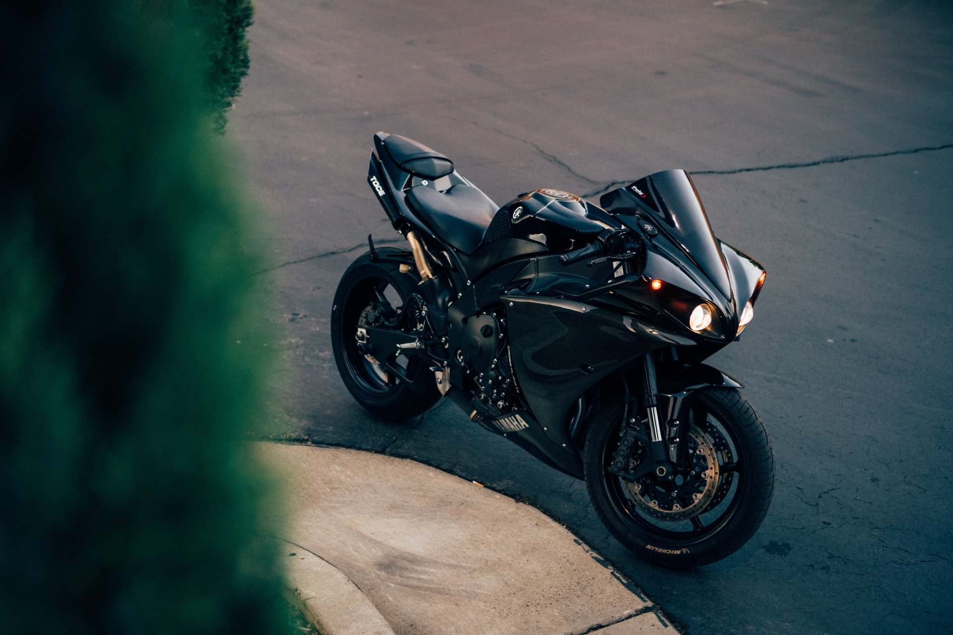 Download Motorcycle Vehicle Yamaha YZF-R1 4k Ultra HD Wallpaper