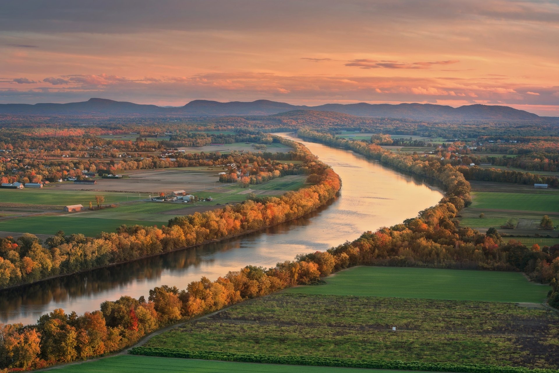 Serene River Landscape HD Wallpaper