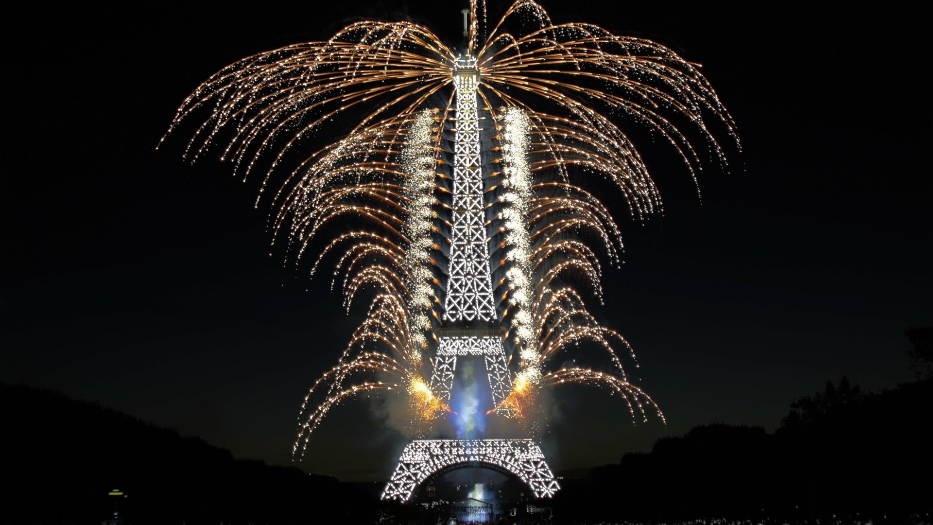 Download Eiffel Tower Paris Photography Fireworks HD Wallpaper ...