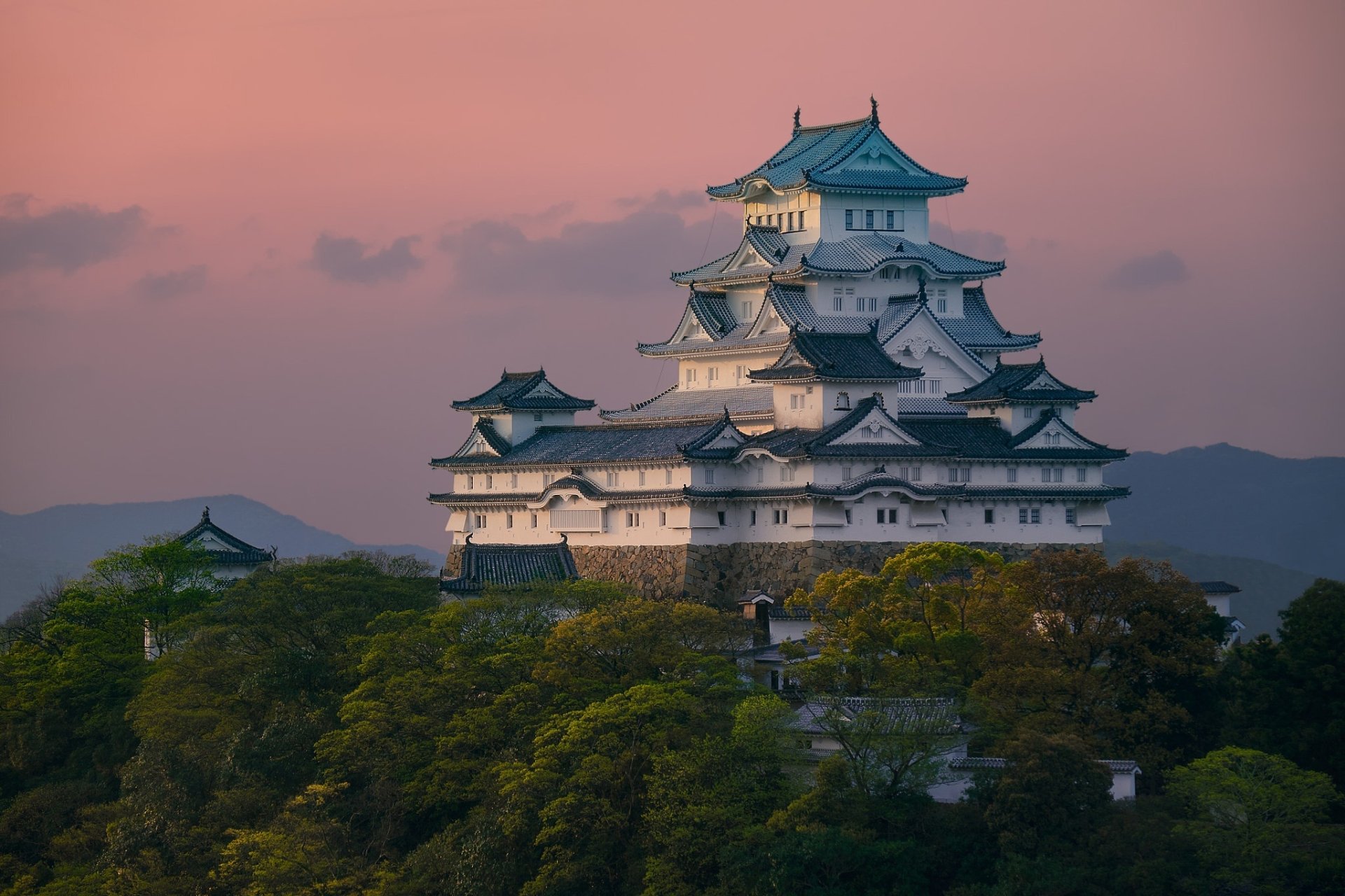 Japan’s Majestic Castle: Stunning HD Man-Made Masterpiece at Sunset ...