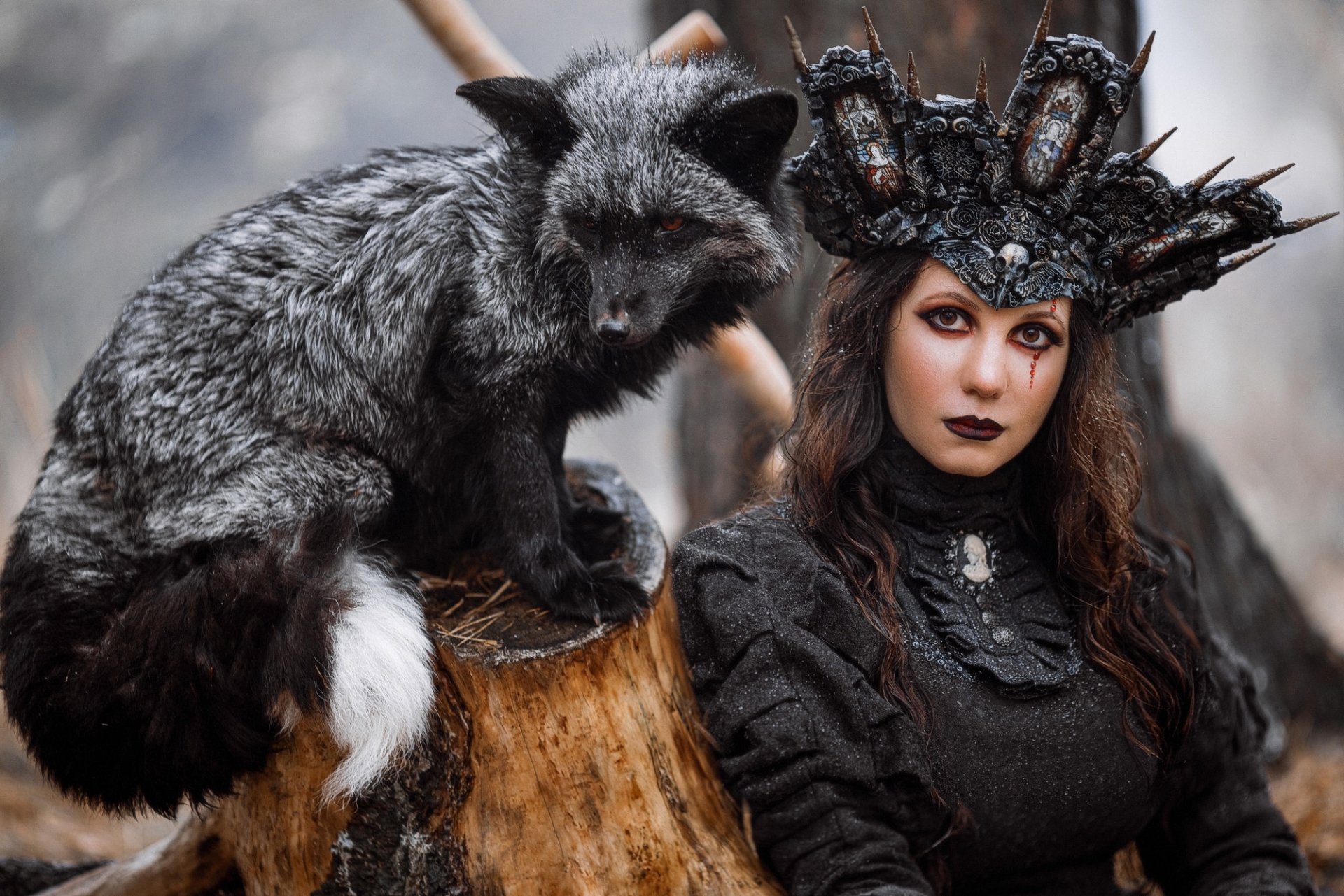 Download Headdress Silver Fox (Animal) Woman Model HD Wallpaper