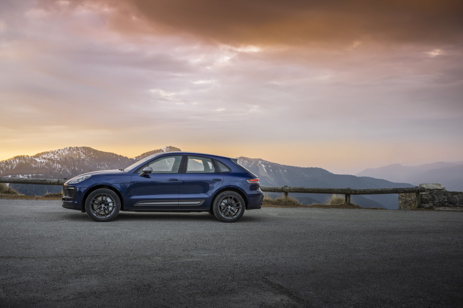 Download Vehicle Porsche Macan Turbo 4k Ultra HD Wallpaper