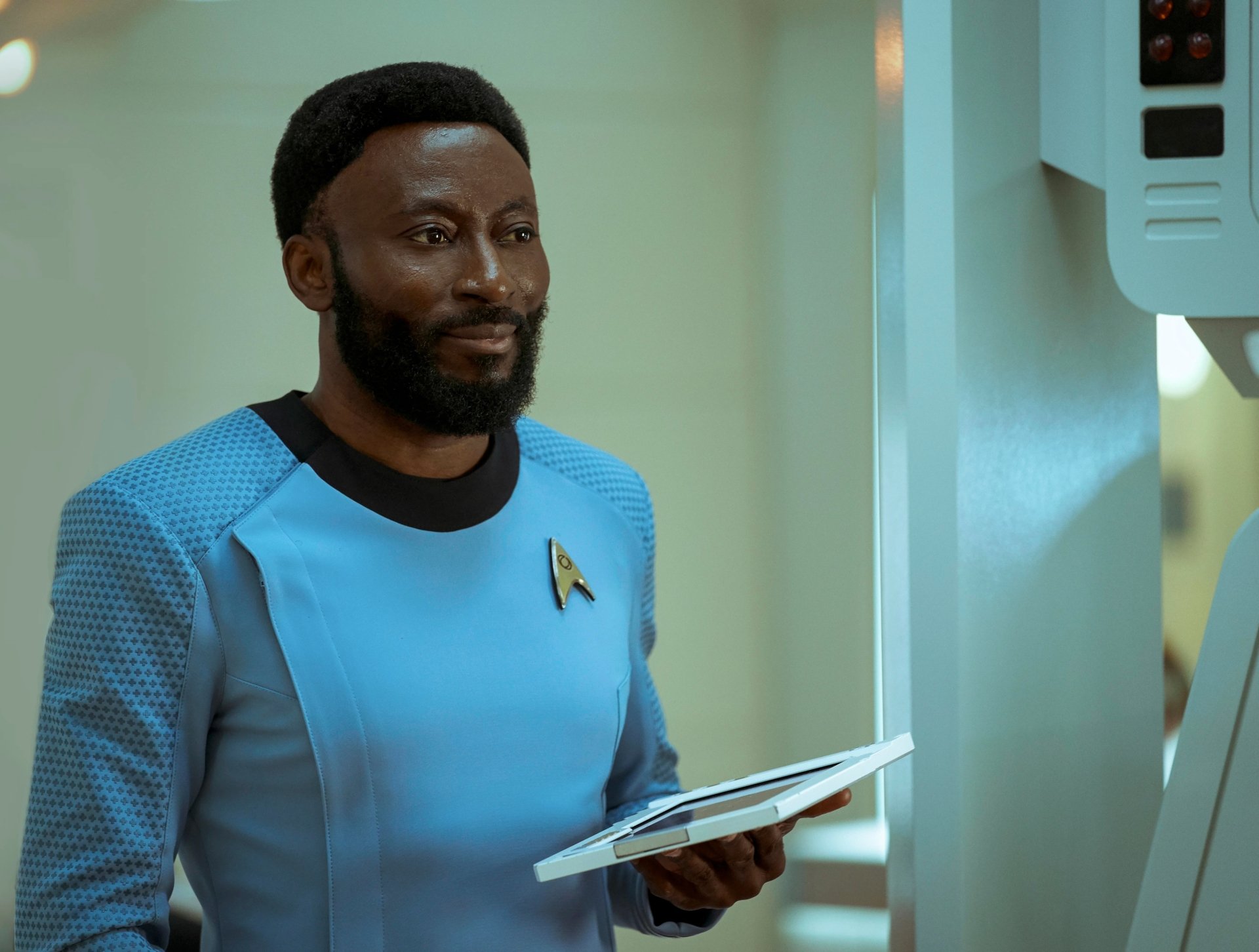 Download Dr. M'Benga (Star Trek) Babs Olusanmokun TV Show Star Trek: Strange New Worlds 4k Ultra ...