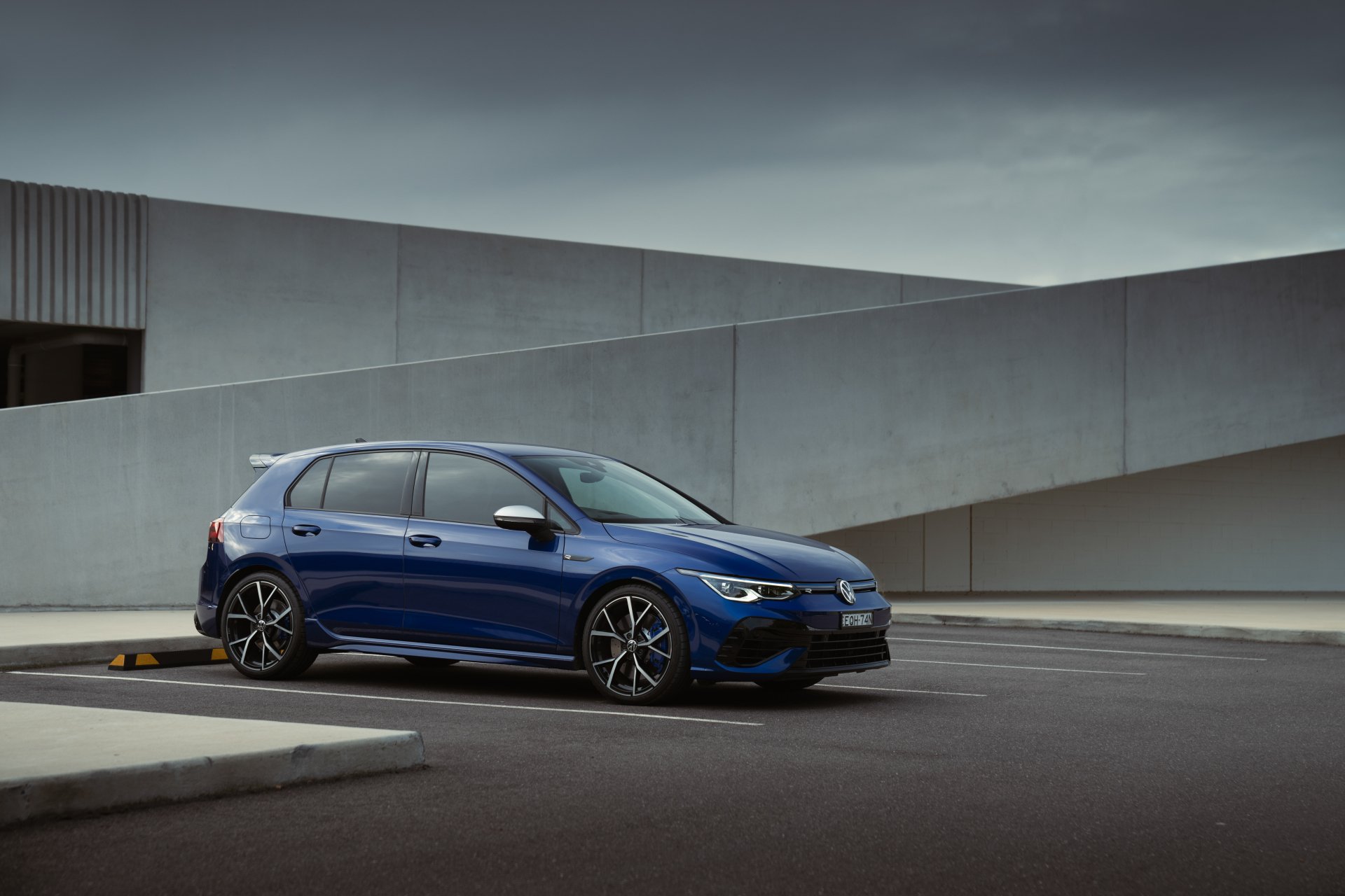 Download Vehicle Volkswagen Golf R 4k Ultra HD Wallpaper