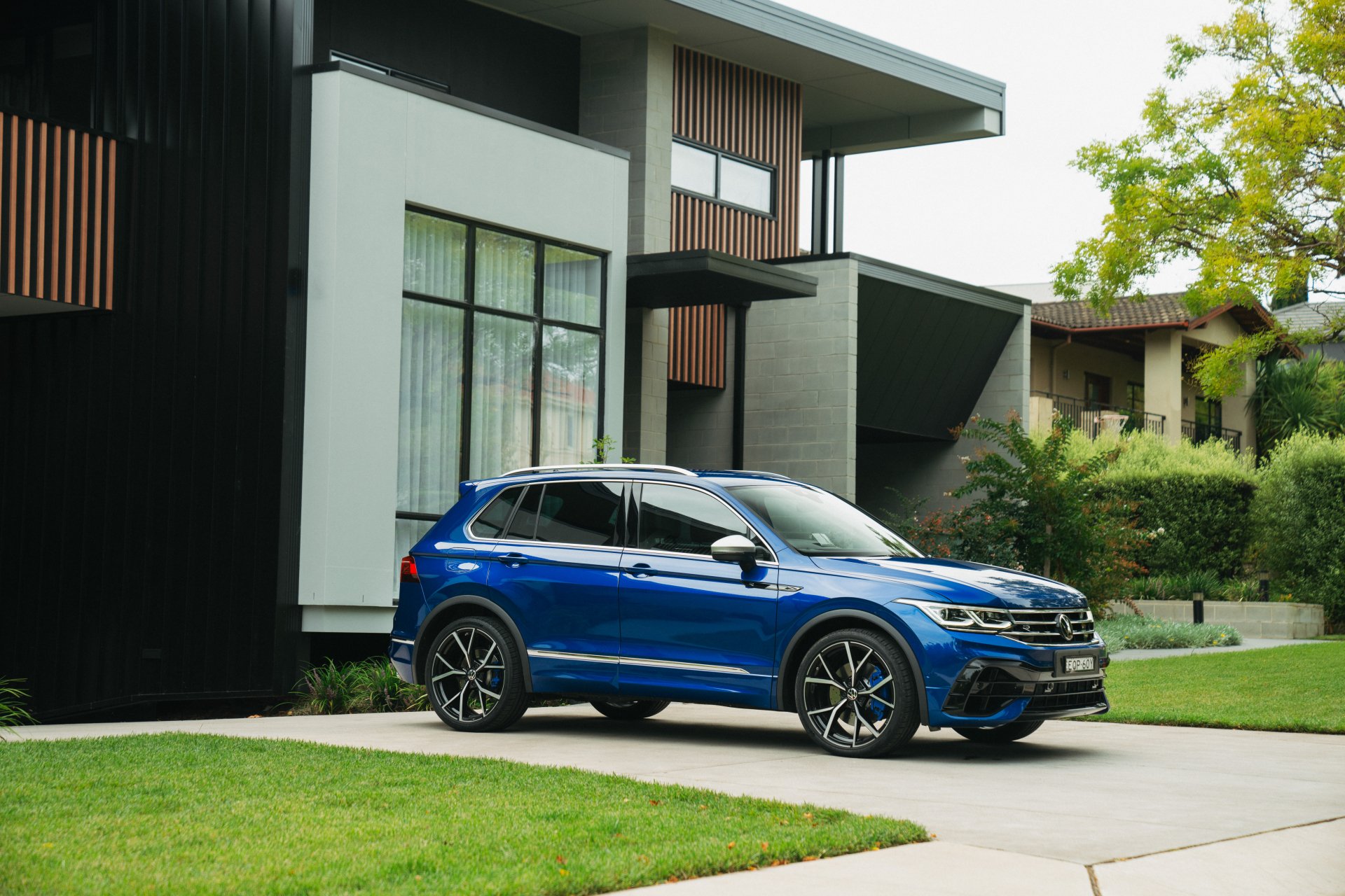 Download Vehicle Volkswagen Tiguan R 4k Ultra HD Wallpaper