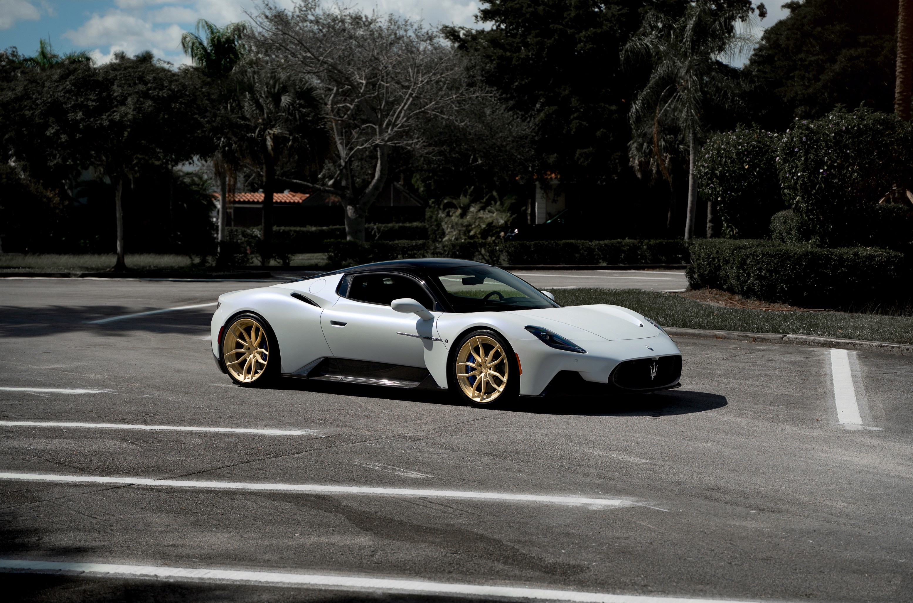 Download Supercar Vehicle Maserati MC20 4k Ultra HD Wallpaper