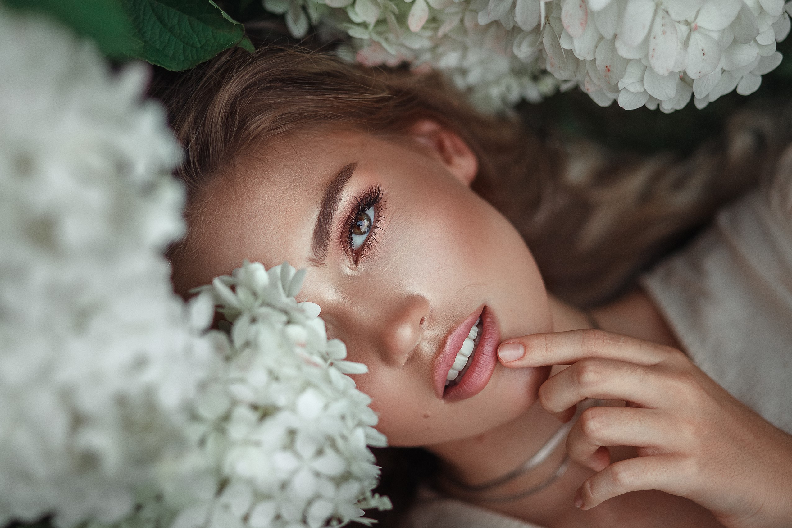 Download Woman Face HD Wallpaper