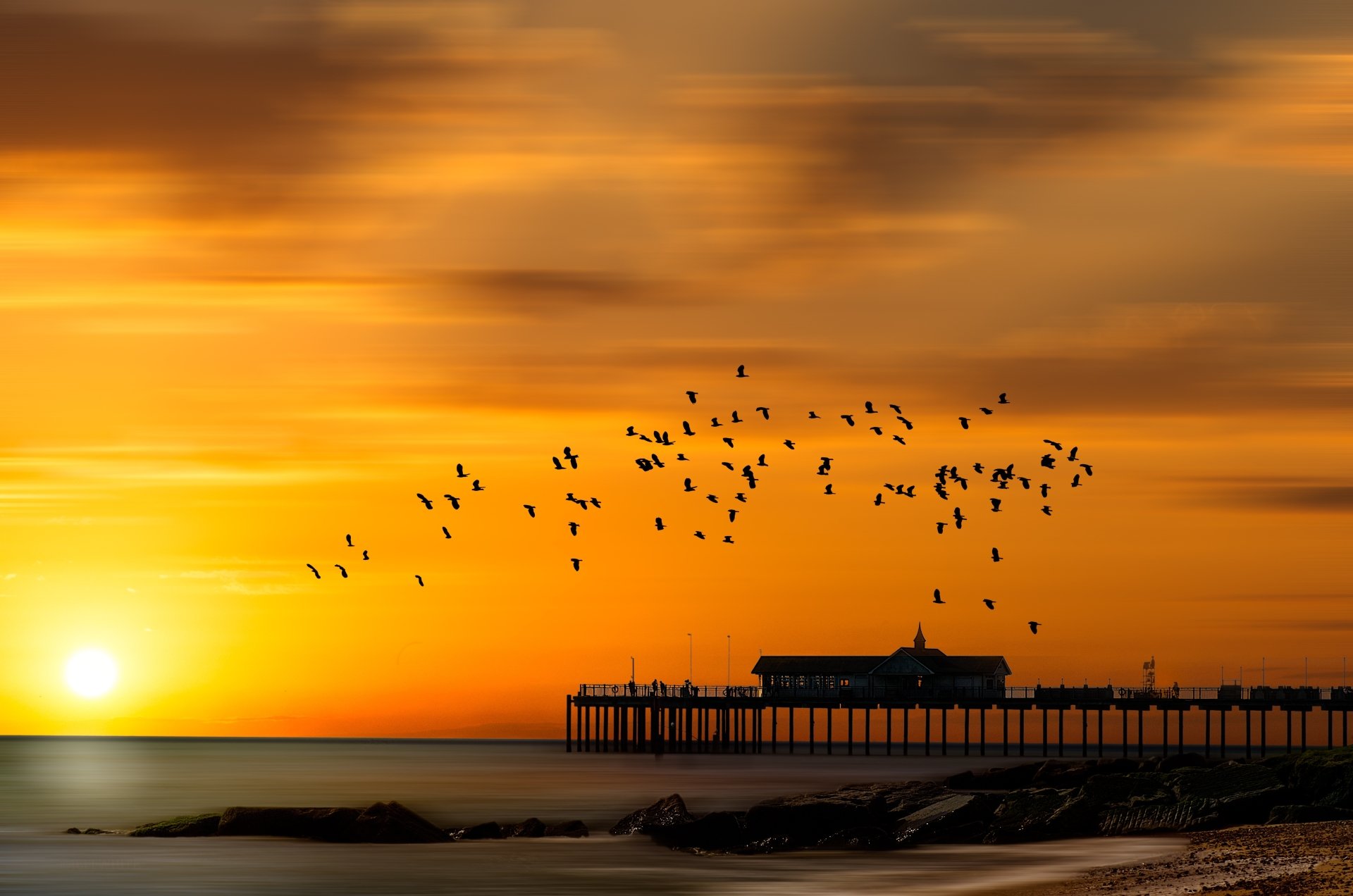 Golden Horizon Pier – Stunning 4K Ultra HD Man-Made Sunset View
