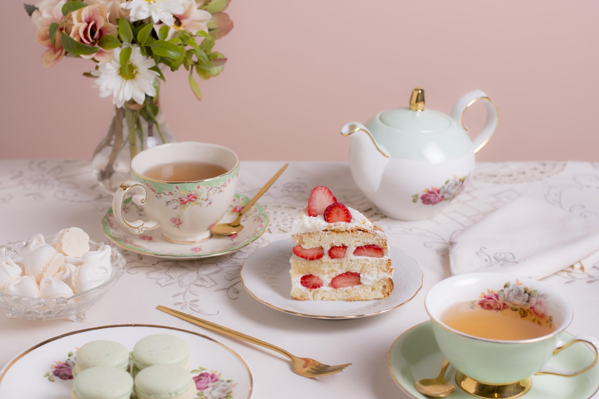 4K Afternoon Tea — Strawberry Shortcake & Fine China