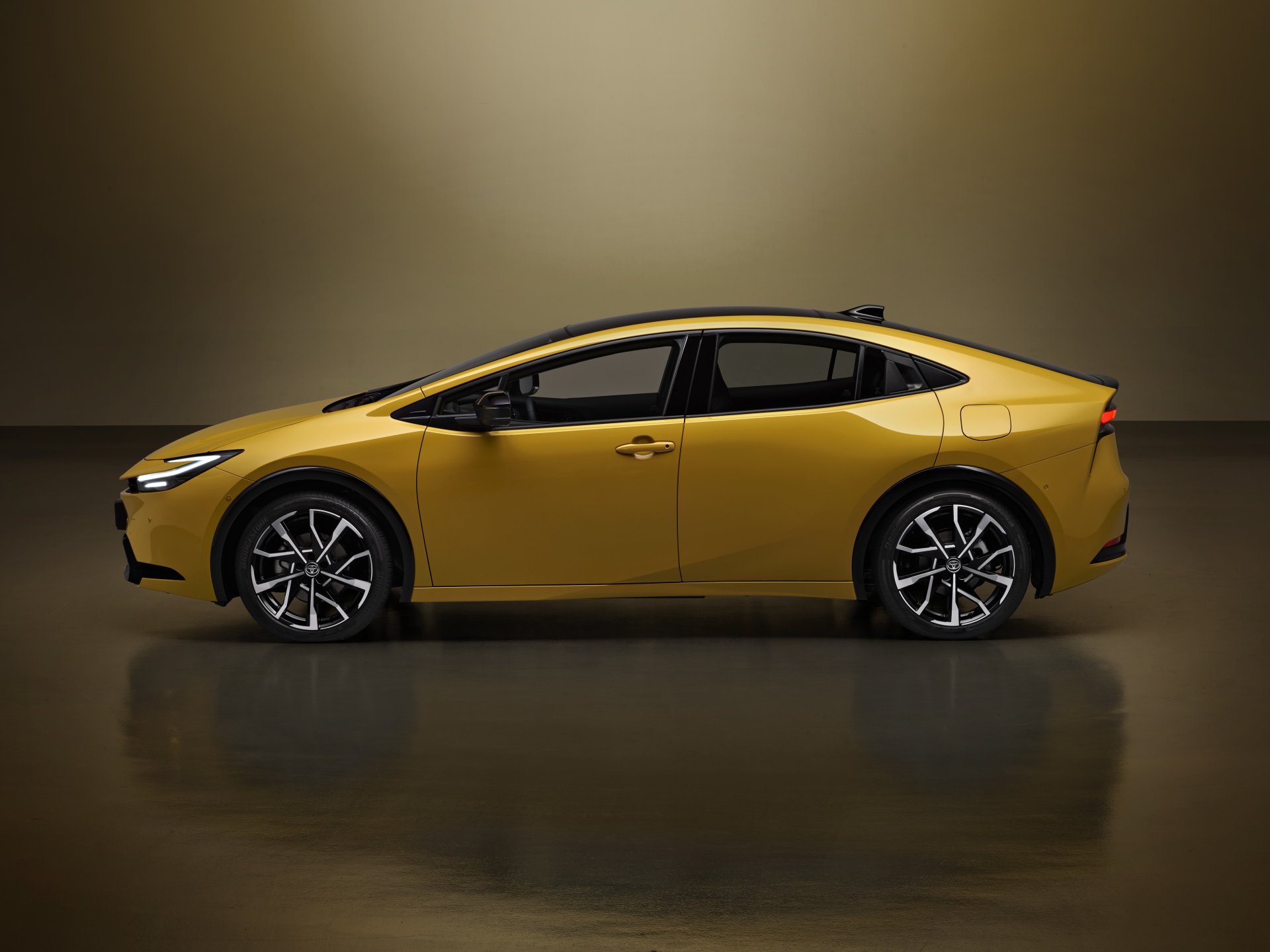 Download Vehicle Toyota Prius 4k Ultra HD Wallpaper