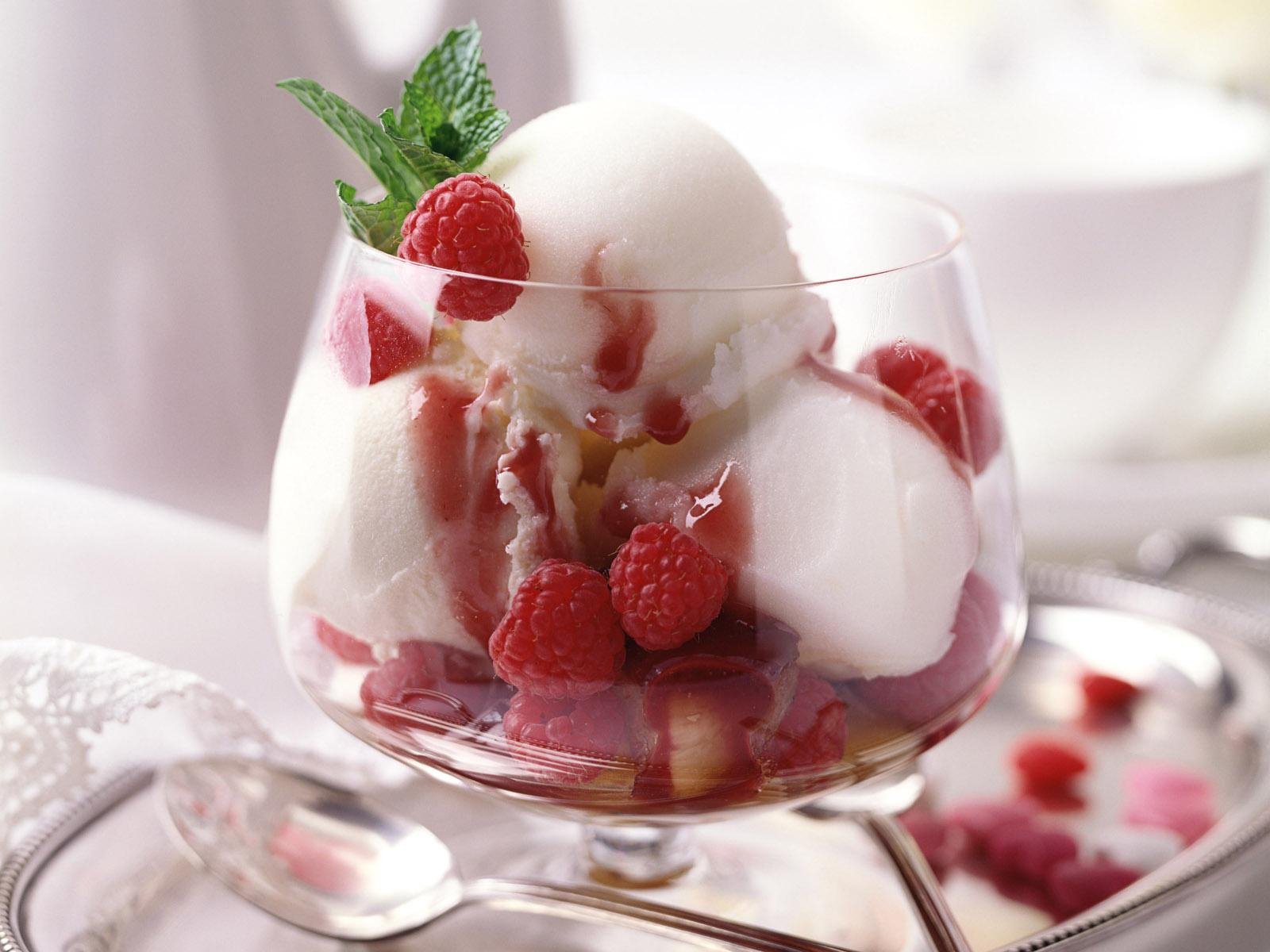 Delicious Raspberry Ice Cream Delight – HD Food Wallpaper | 1600x1200 ...