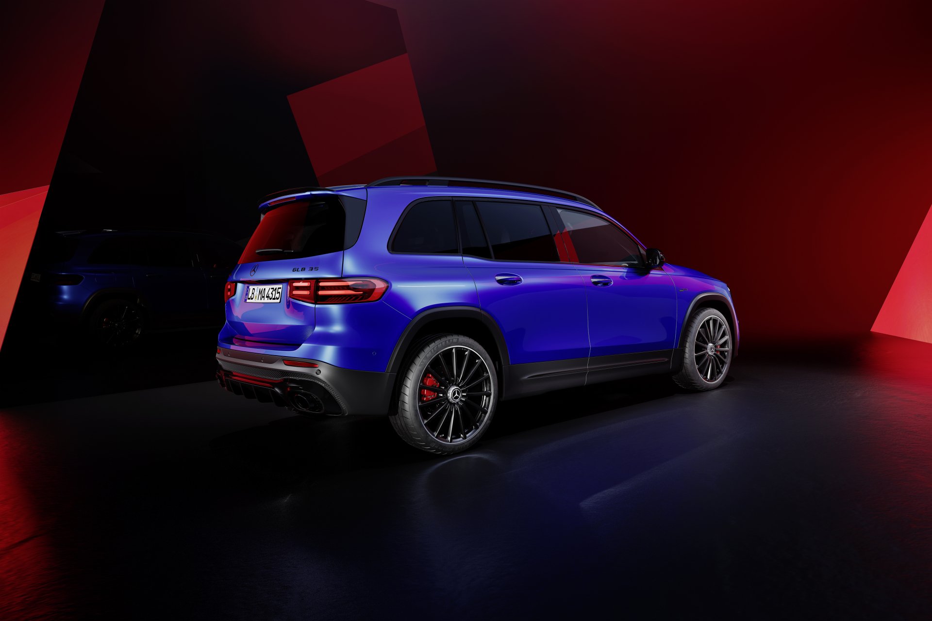 Download Vehicle Mercedes-AMG GLB 35 4k Ultra HD Wallpaper