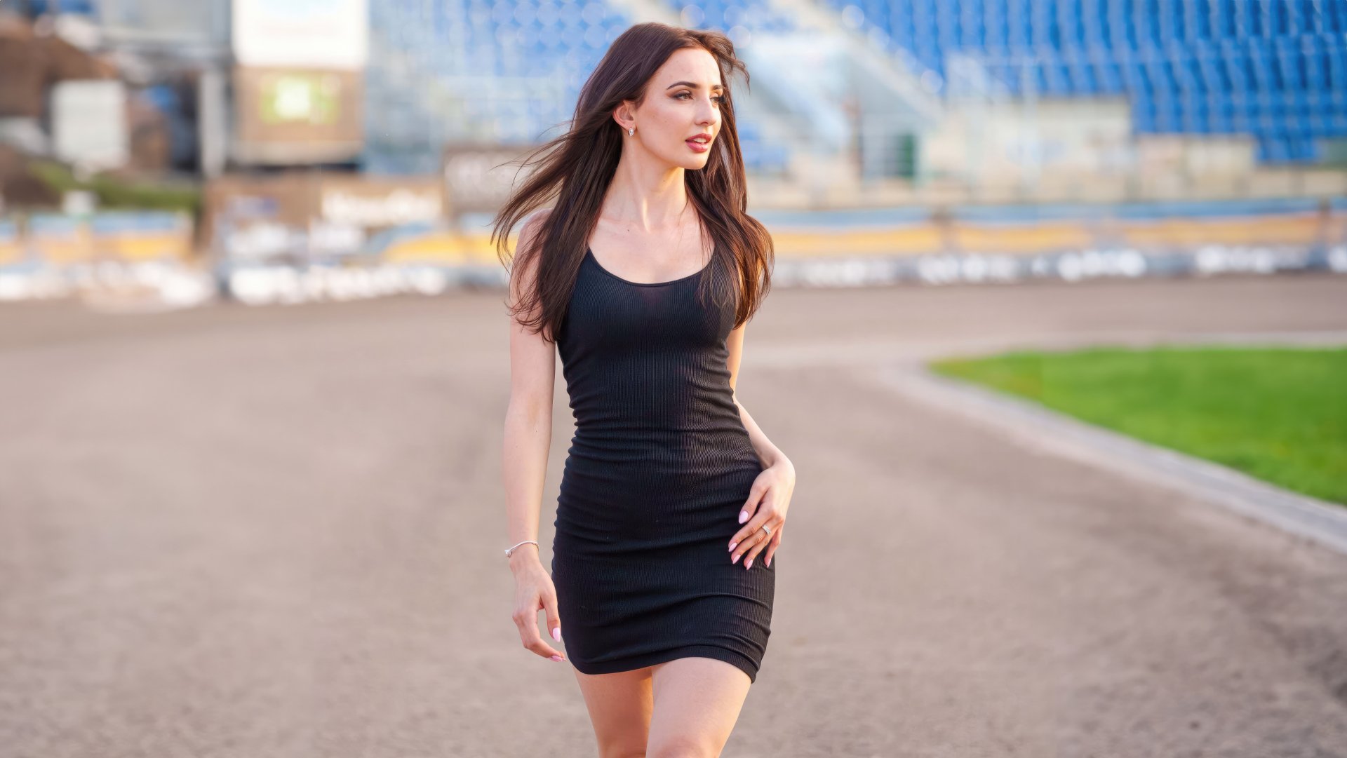 Elegant Model in Motion | 4K Ultra HD Woman Wallpaper