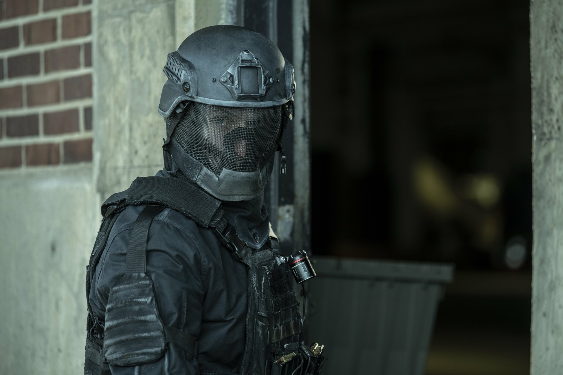 The Walking Dead: The Ones Who Live HD Wallpaper - Survivor's Armor