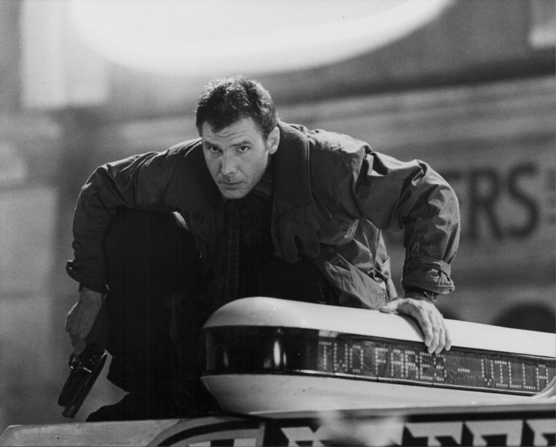 Blade Runner HD Wallpaper - Rick Deckard in Action