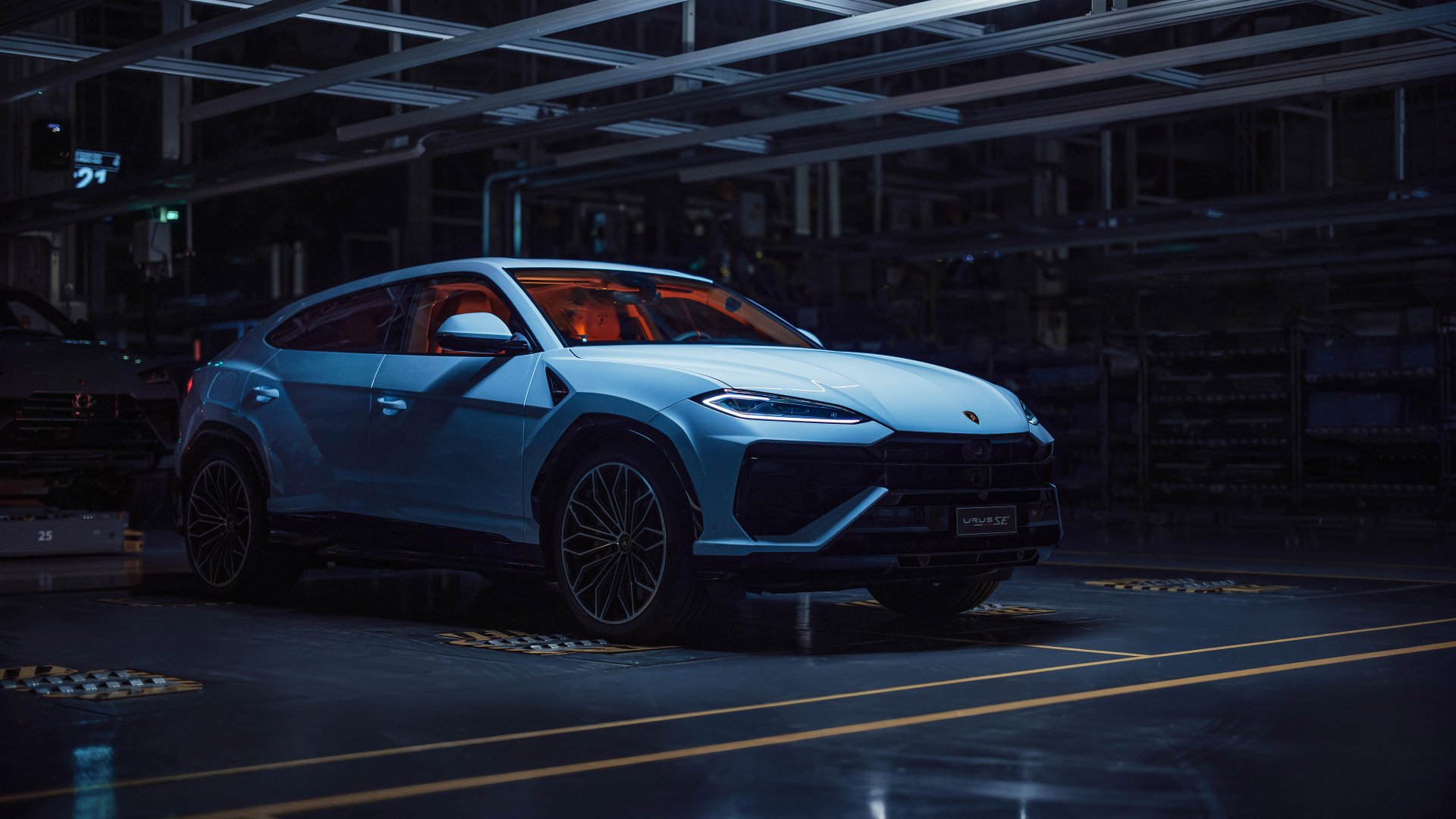 Lamborghini Urus 4K Ultra HD Wallpaper: Night Prowl
