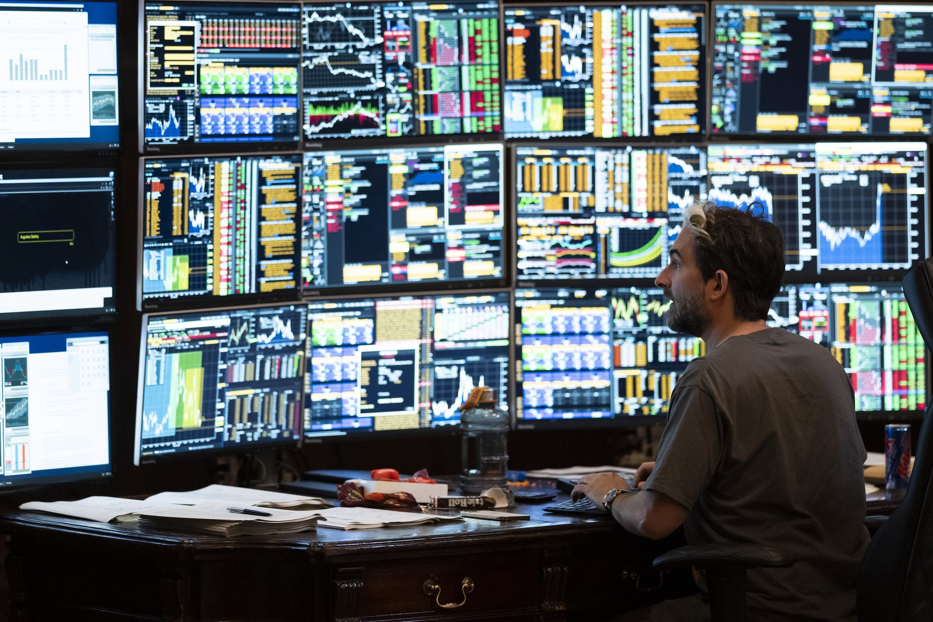 Stunning HD Wallpaper from Your Favorite TV Show