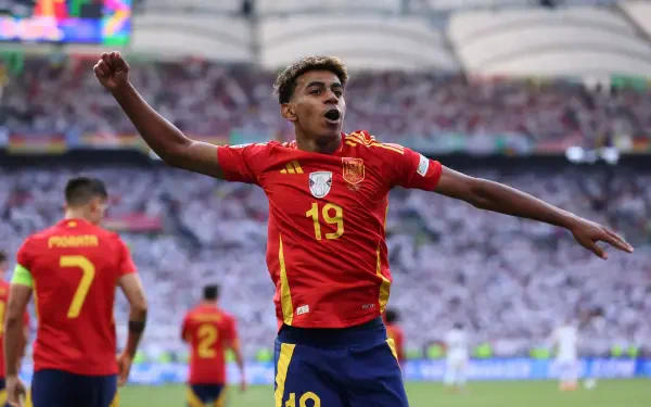 Lamine Yamal: Spain National Team HD Wallpaper