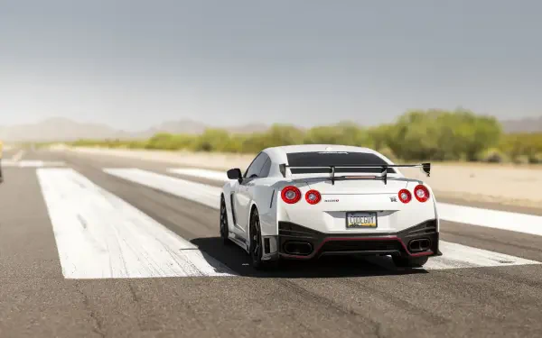 [10+] Nissan GT-R R35 Wallpapers