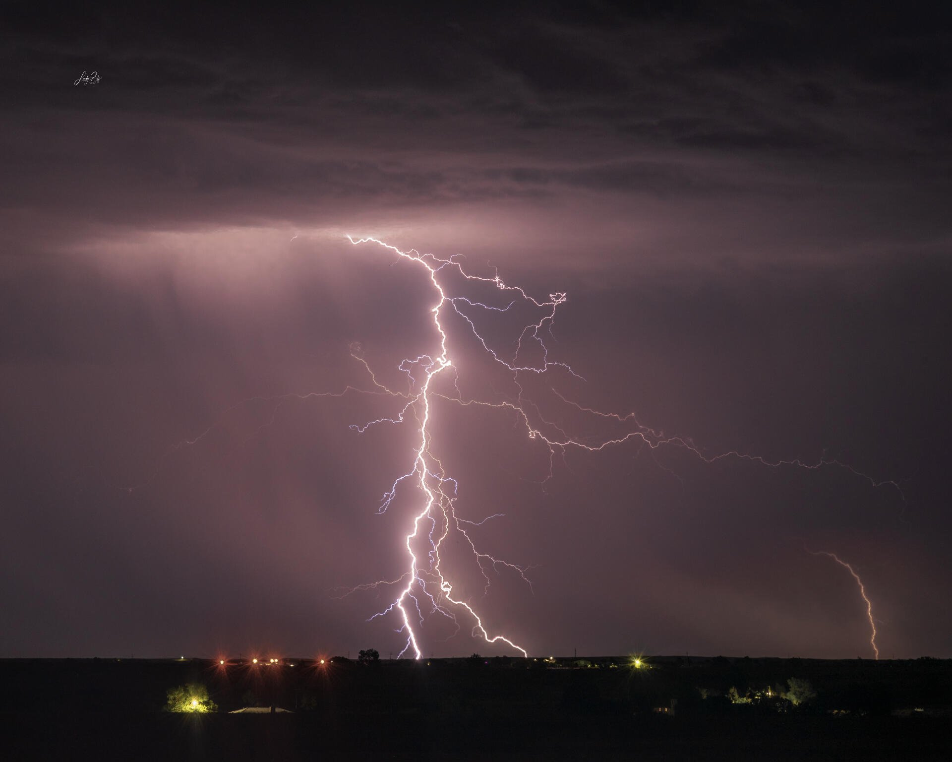 Download Lightning 4k Ultra HD Wallpaper