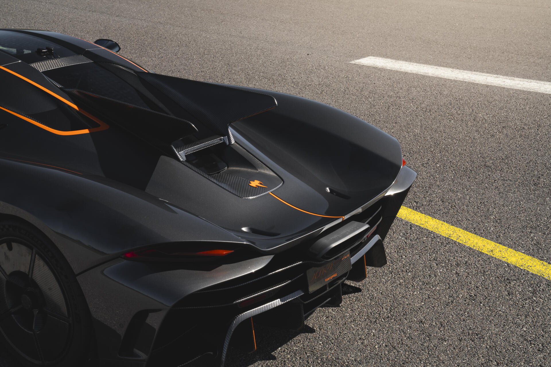 Koenigsegg Jesko Absolut: 8K Ultra HD Hypercar Wallpaper