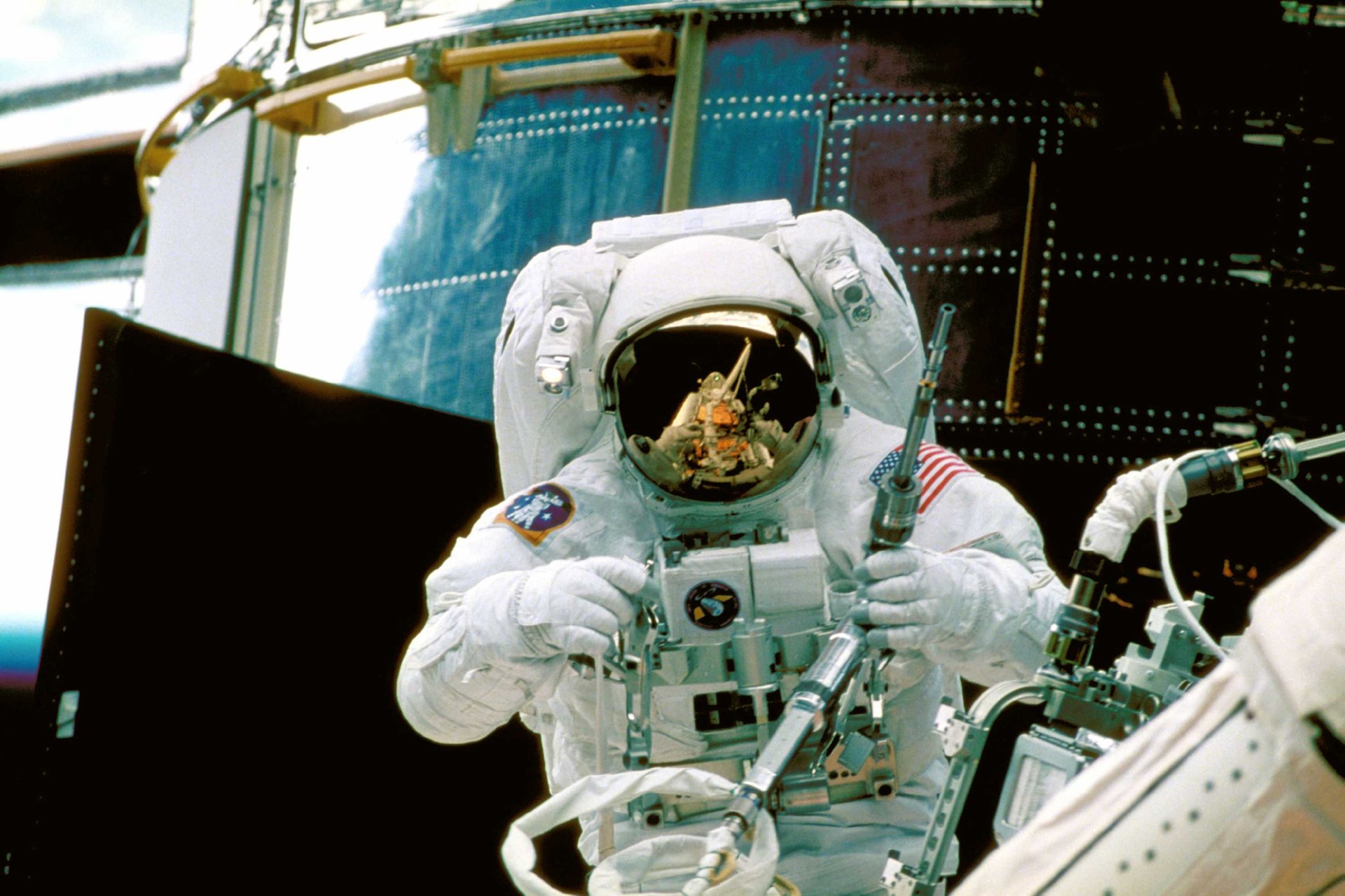 NASA Astronaut Spacewalk: Stunning HD Man-Made Marvel Wallpaper ...