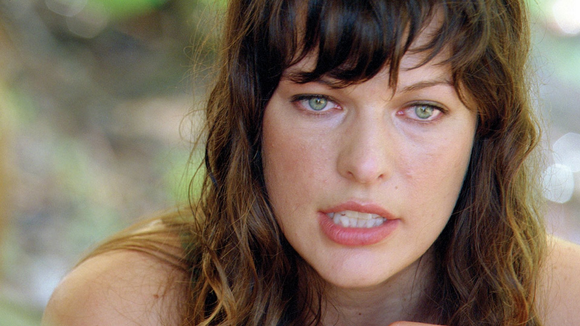 Milla Jovovich HD Wallpaper from A Perfect Getaway Movie Scene