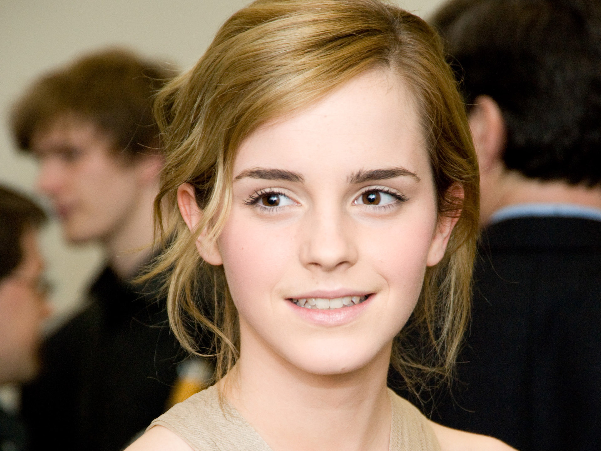 Elegant Emma Watson HD Wallpaper