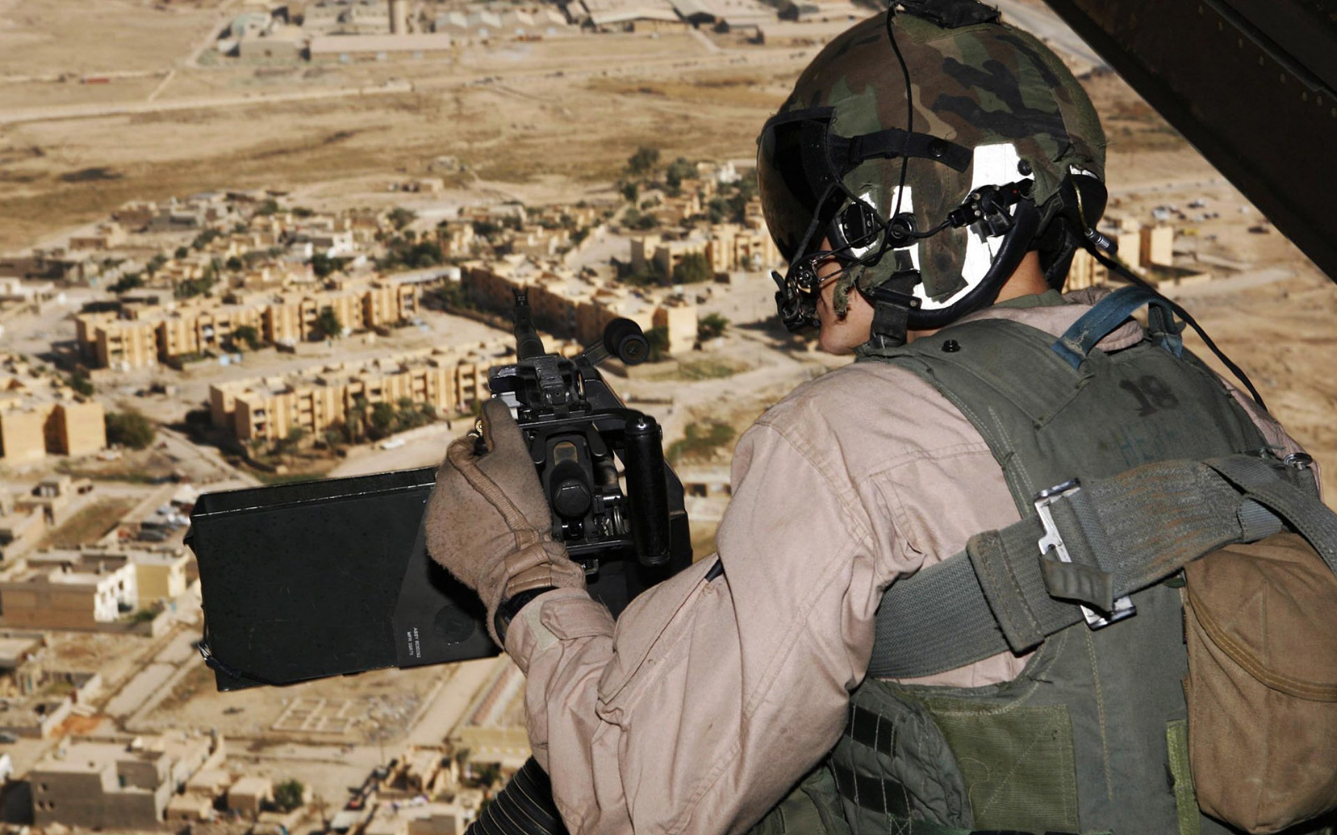 HD Military Soldier in Action - Tactical Combat Wallpaper