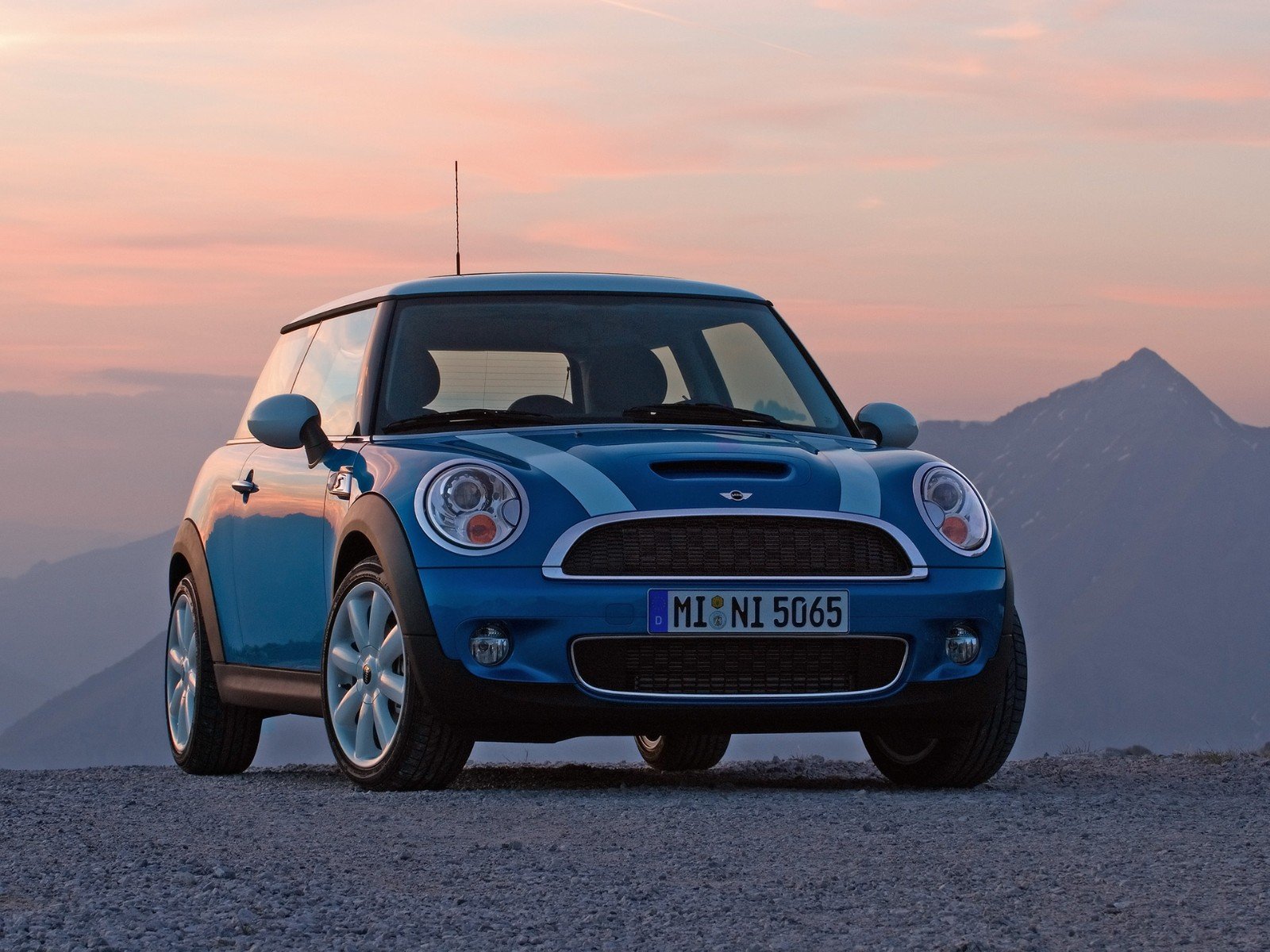 Download Vehicle Mini Cooper Wallpaper