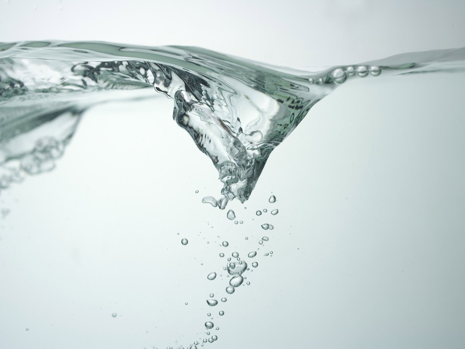 Elemental Water HD Wallpaper: An Artistic Flow