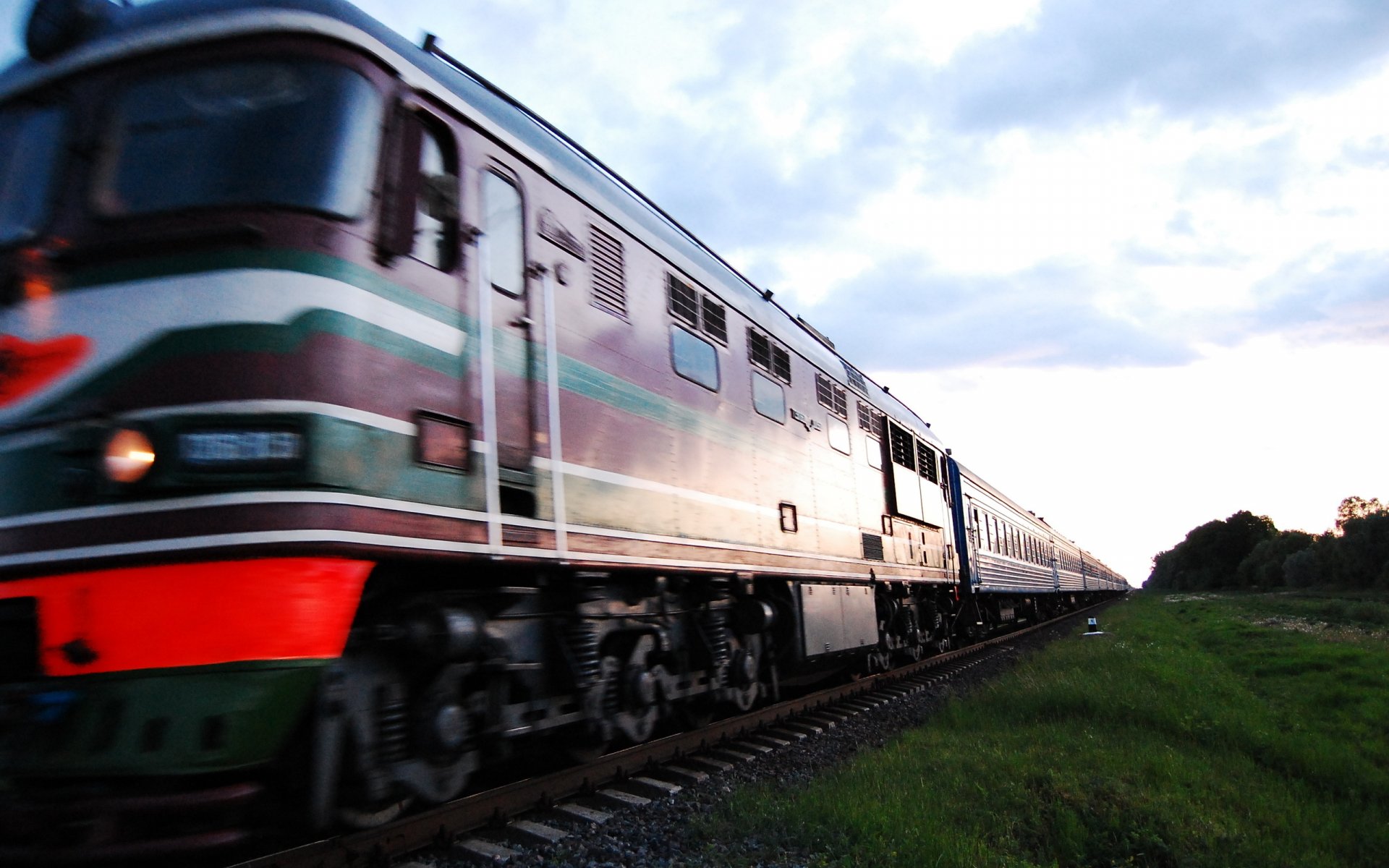 Download Vehicle Train HD Wallpaper | 2560x1600 | Wallpaper Abyss