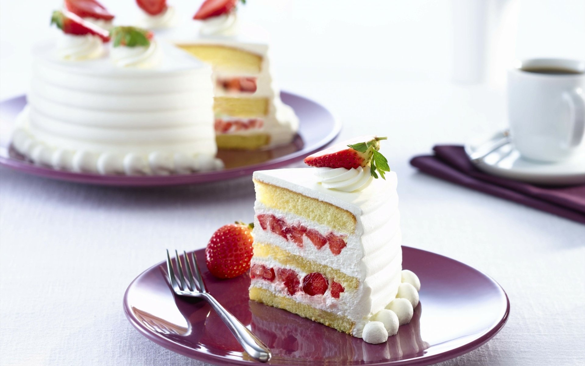 Delicious Strawberry Cake HD Wallpaper – Sweet Food Delight