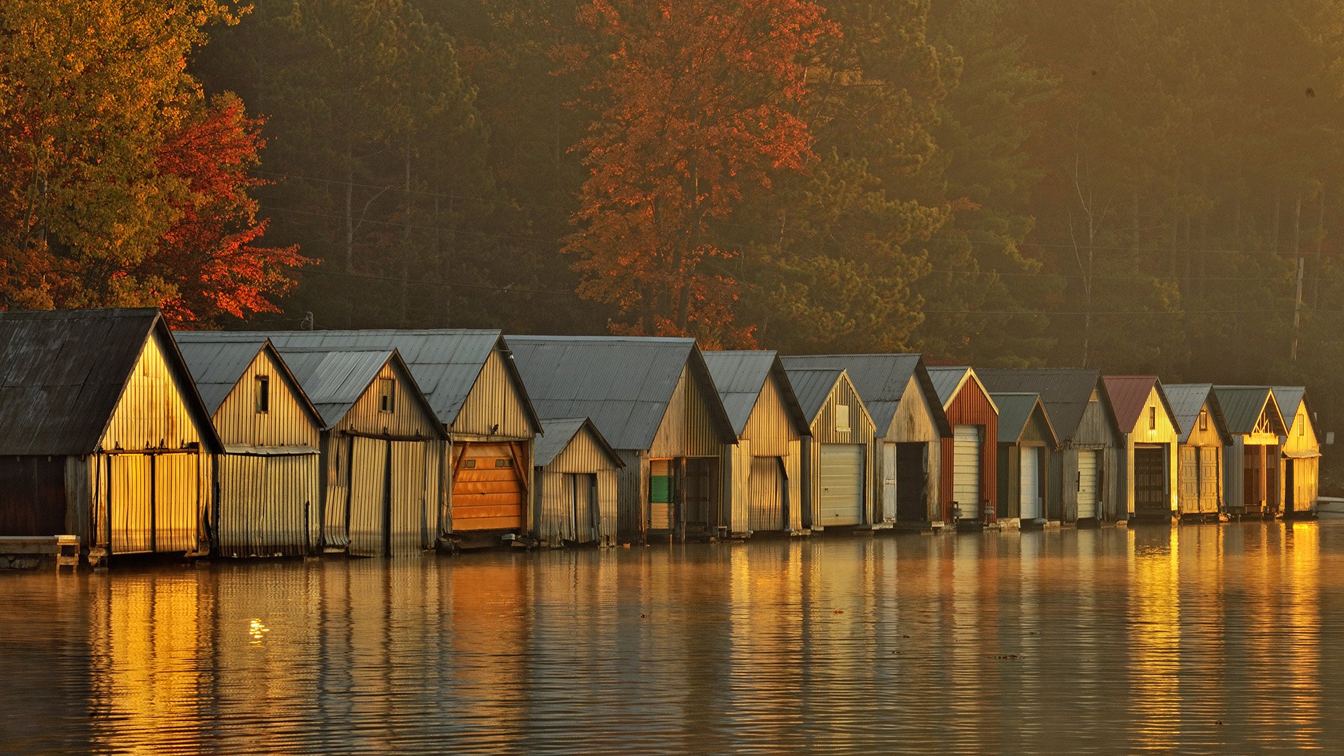 Autumn Lakeside Boathouse Row — HD Wallpaper