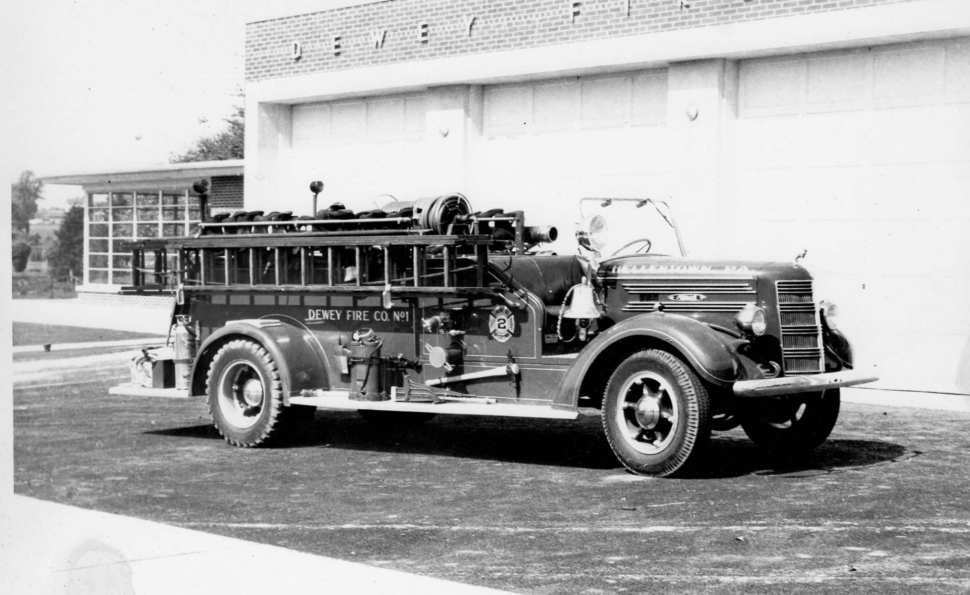 Mack Fire Truck HD Wallpaper