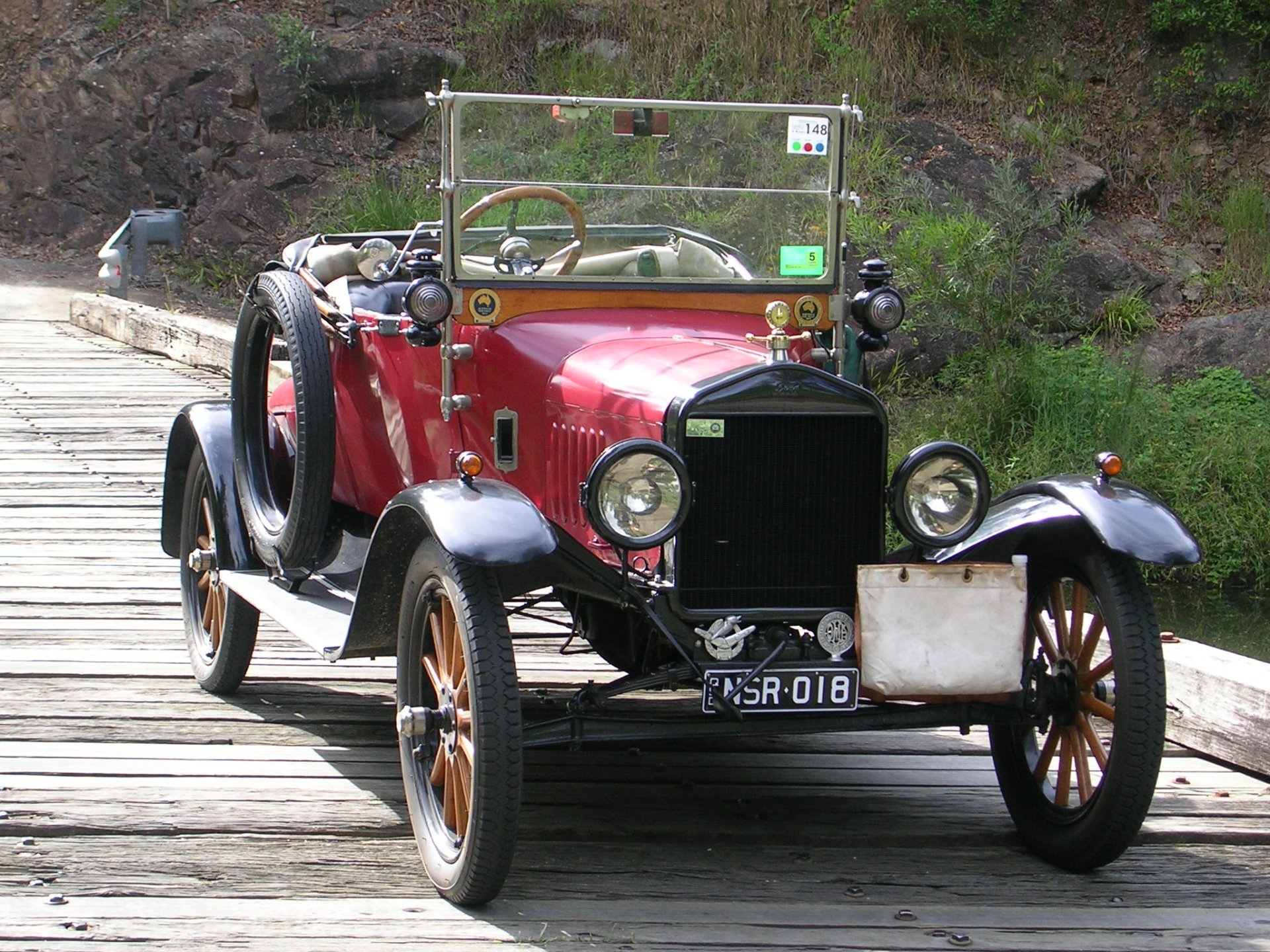 Ford Model T Classic Beauty – HD Vehicle Wallpaper