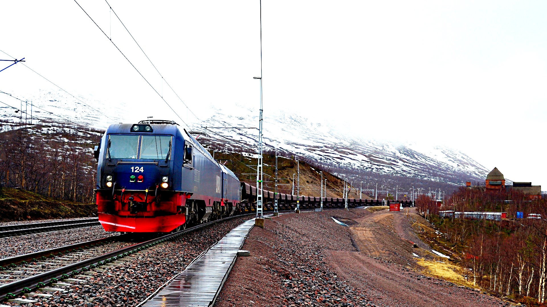 Stunning HD Wallpaper of a Train in Scenic Landscape